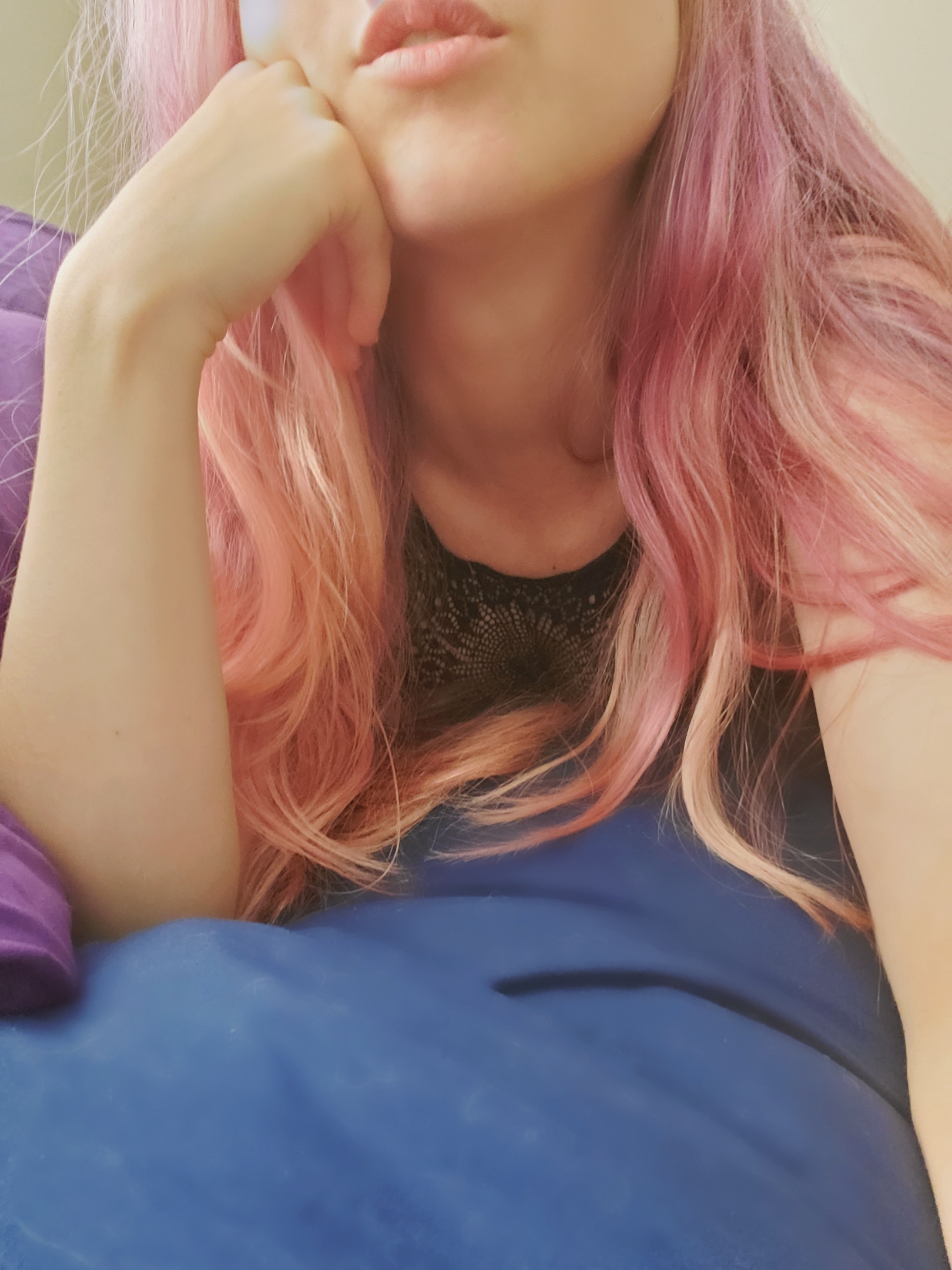 POV you woke up next to me and are definitely dazzled by my bedhead 😂 | Scrolller