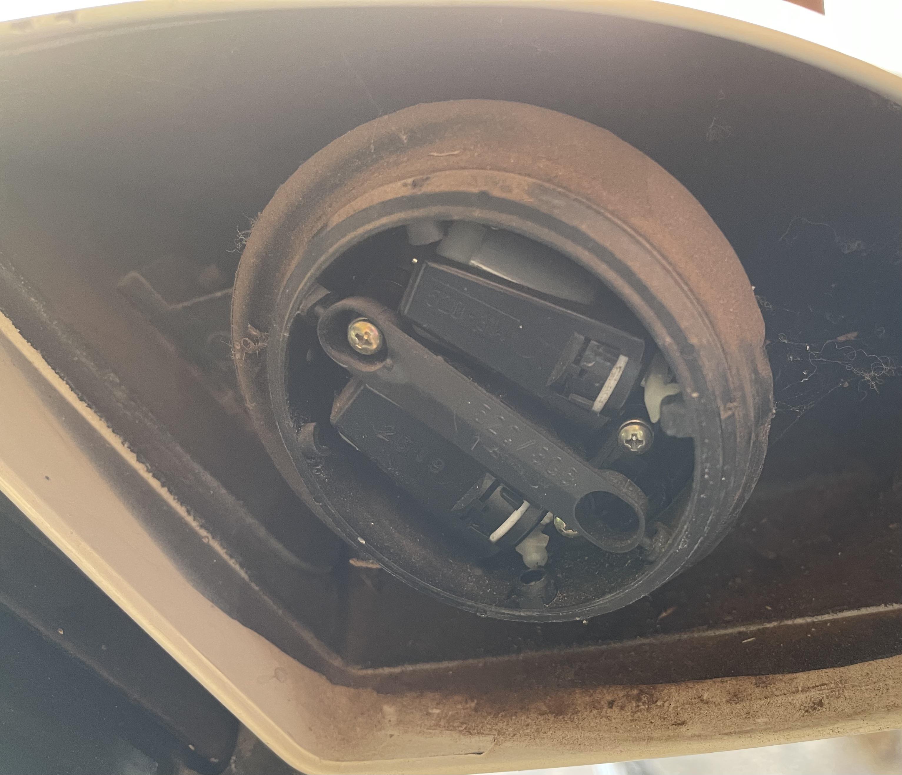 Power mirror issue | Scrolller