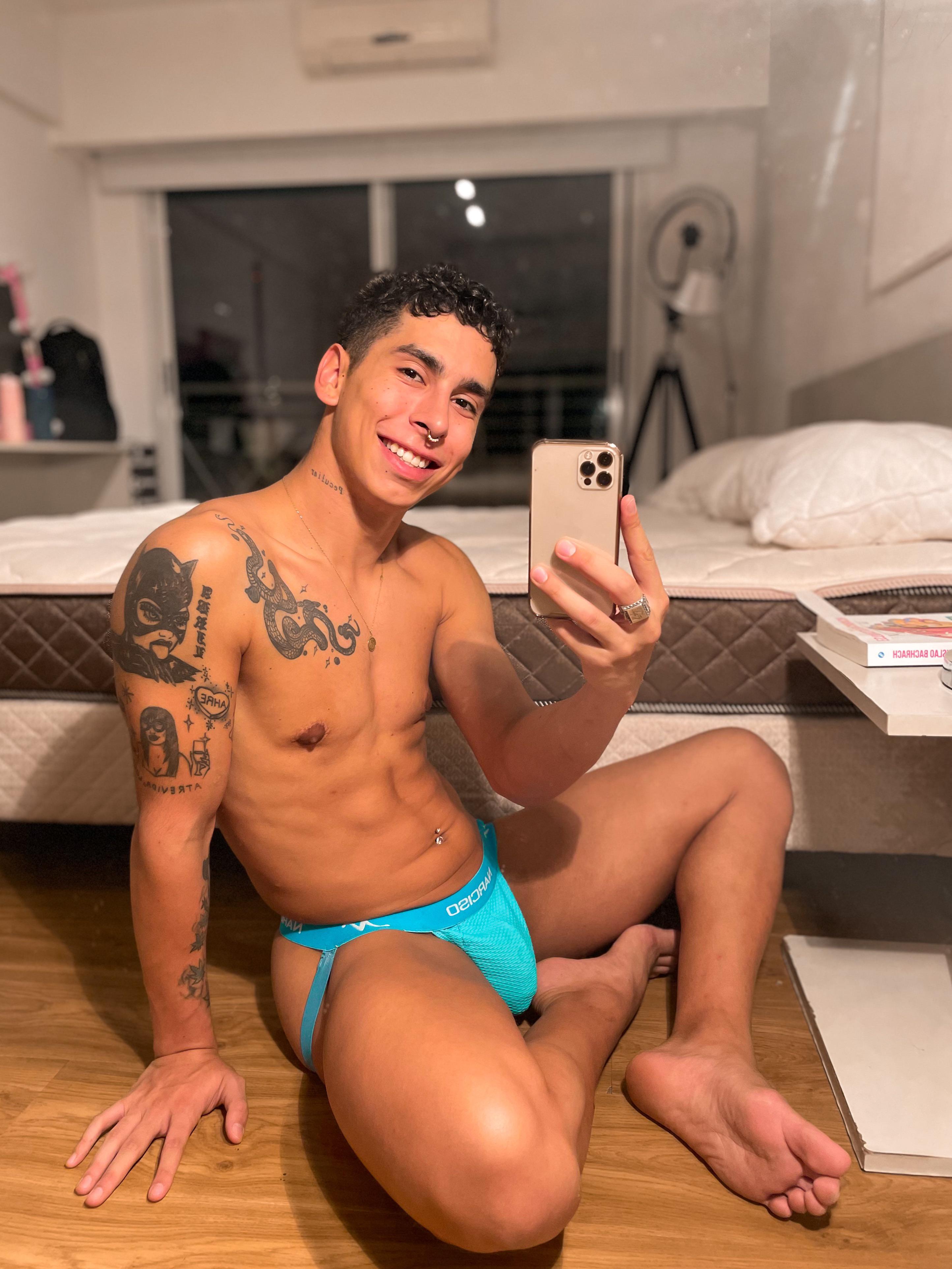 Power twink | Scrolller