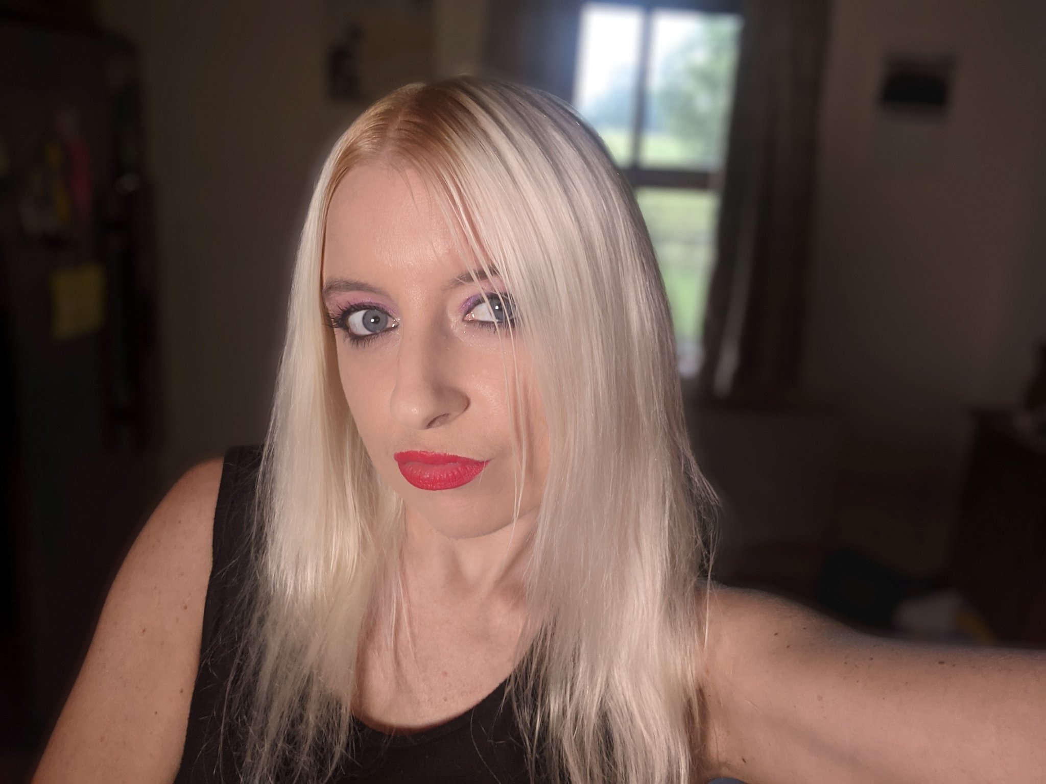 Practicing doing my own makeup, think I'm getting better 😊 | Scrolller