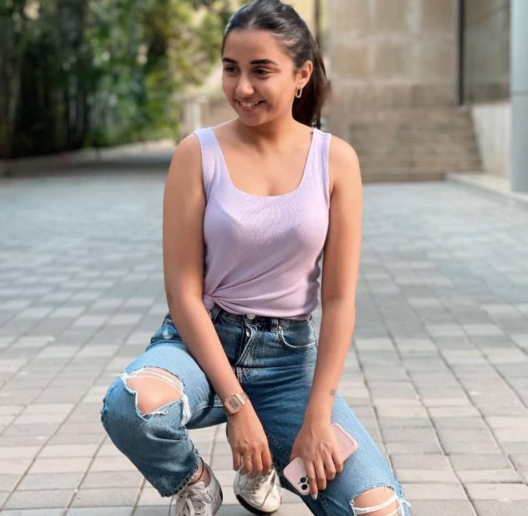 Prajakta Boobs See Her Bra Strip Man Scrolller
