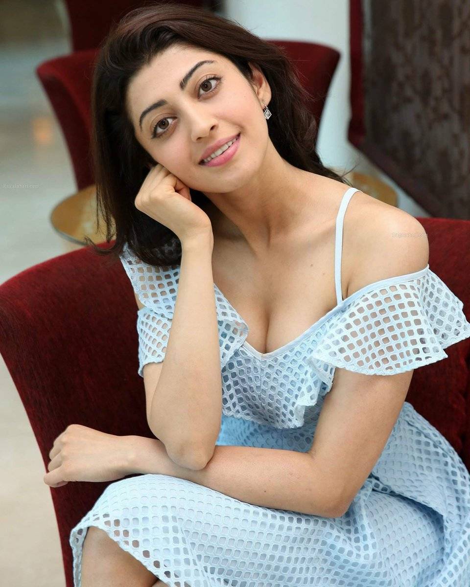 Pranitha Subhash Cleavage show 😍 | Scrolller