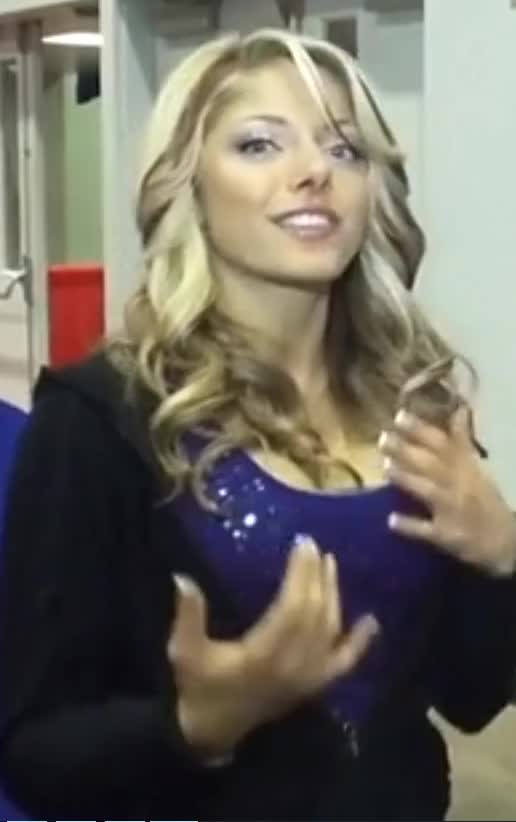 pre-wrestling Alexa | Scrolller