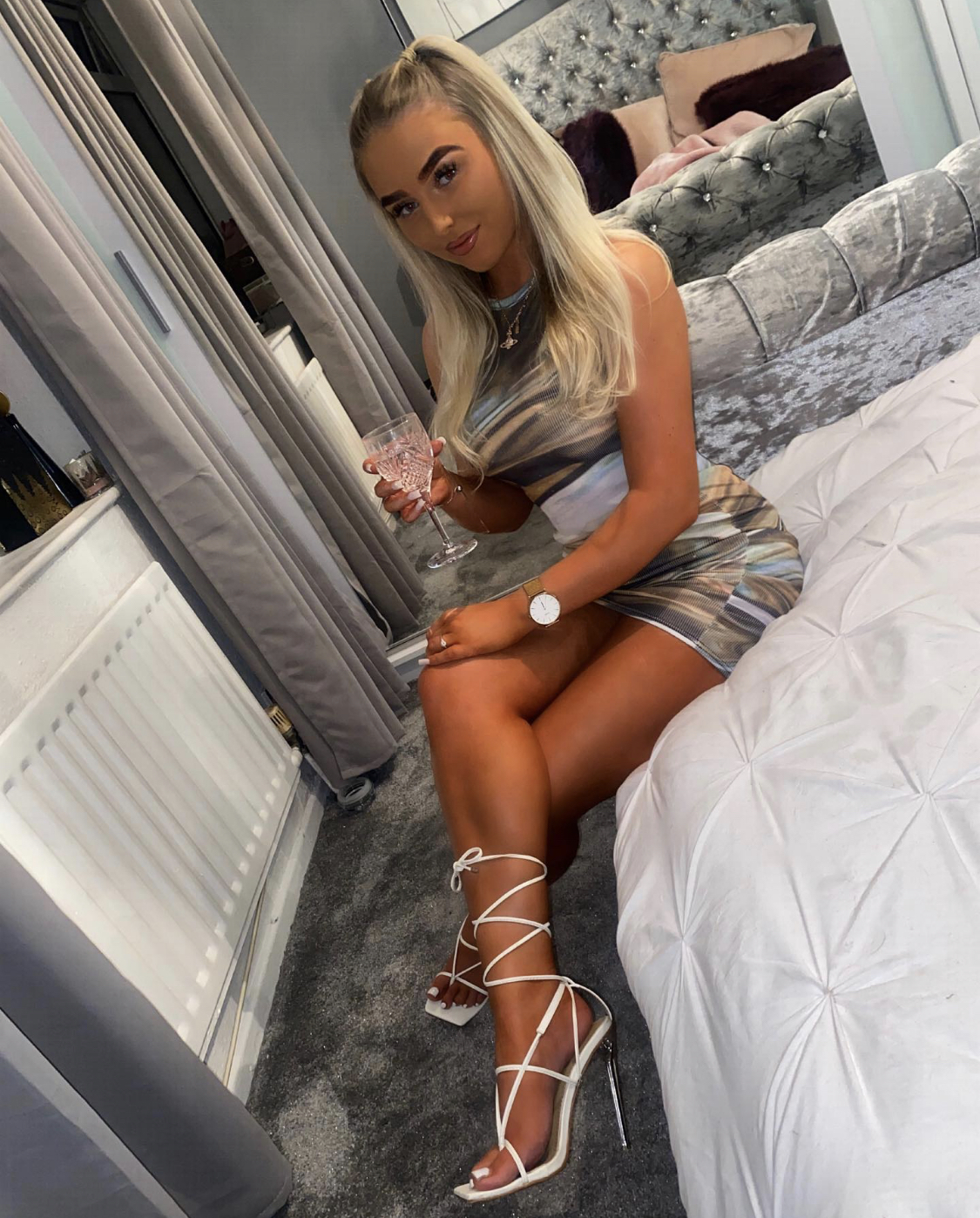 Predrinks going well. | Scrolller