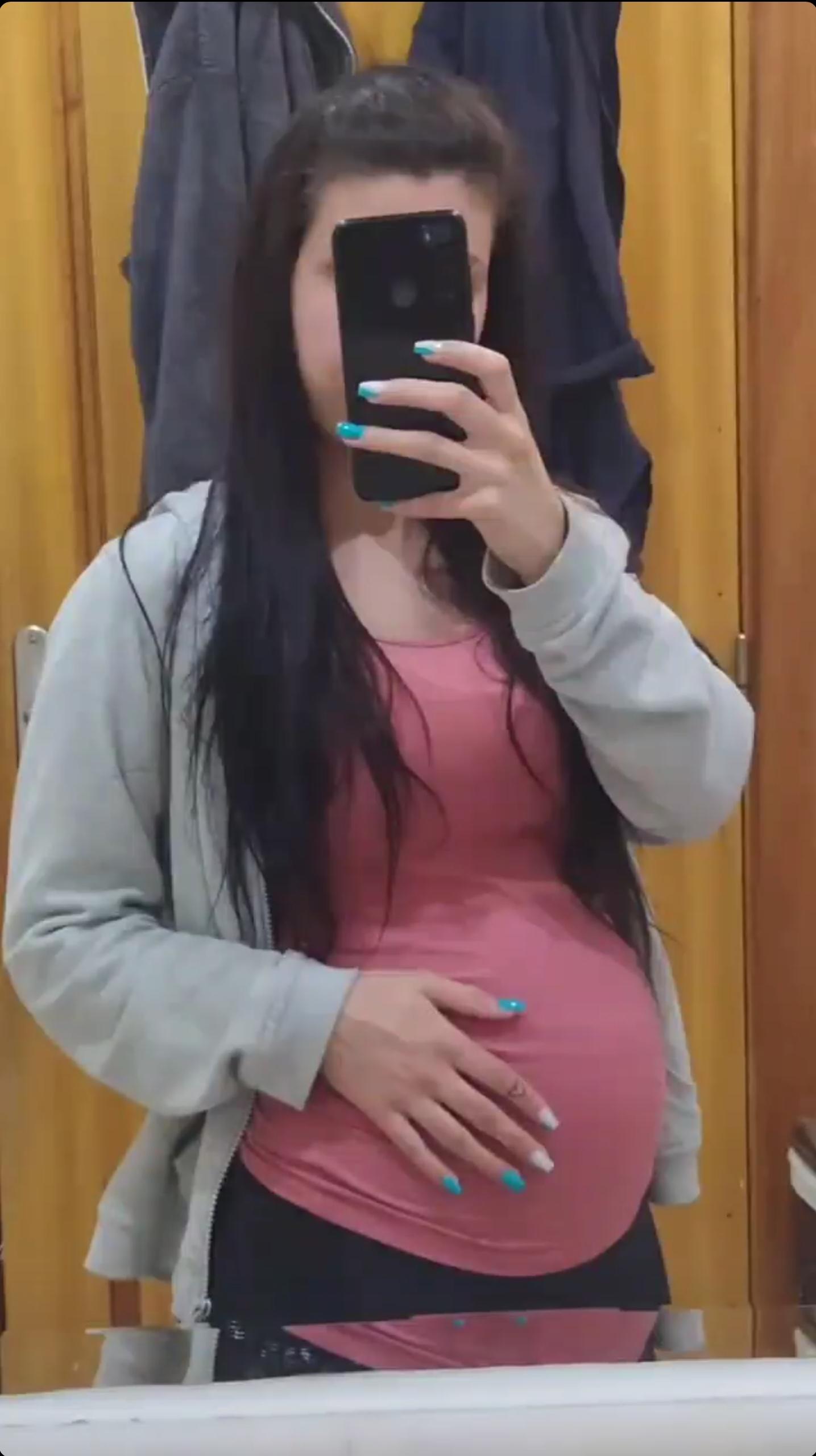 Pregnant Hottie | Scrolller