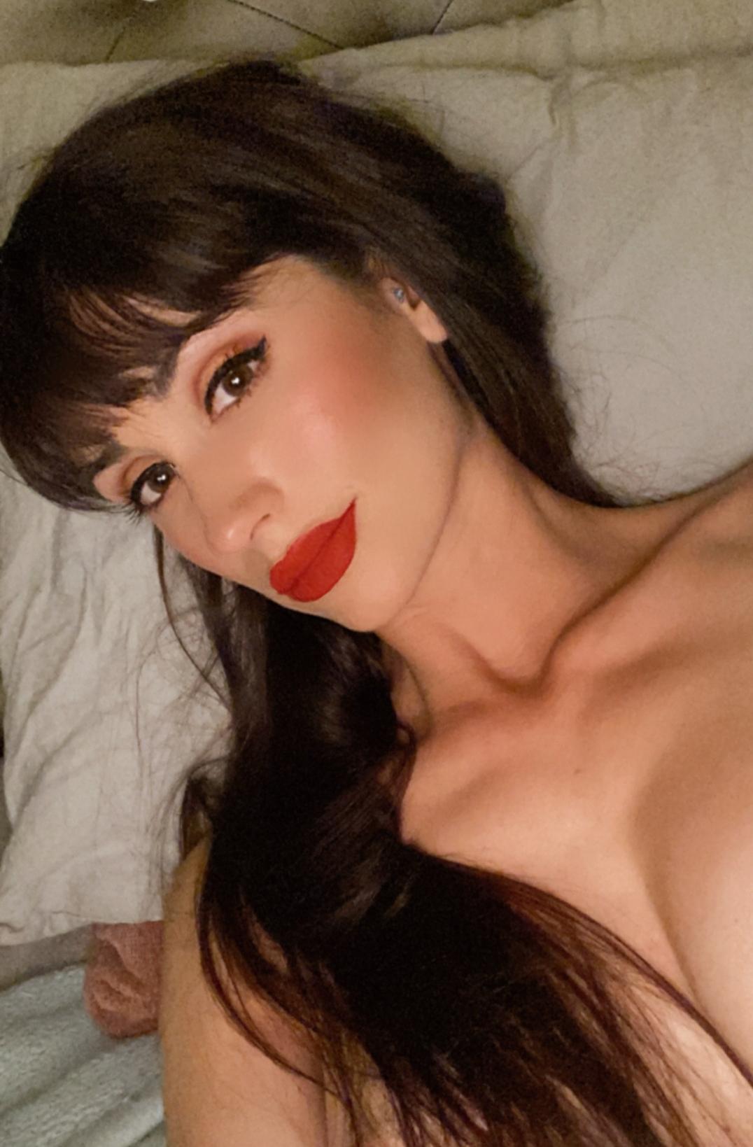 Presley Dawson and her incredible red lips | Scrolller