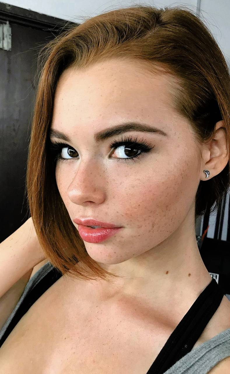 Sabrina Lynn | Scrolller
