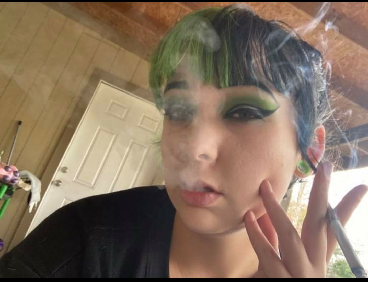 Pretty chilly for a smoke | Scrolller