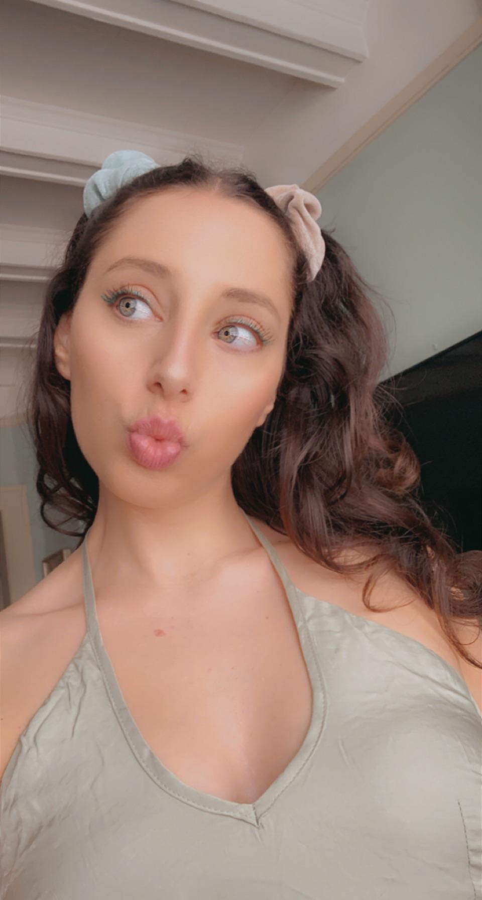 Pretty face, manipulative mind | Scrolller