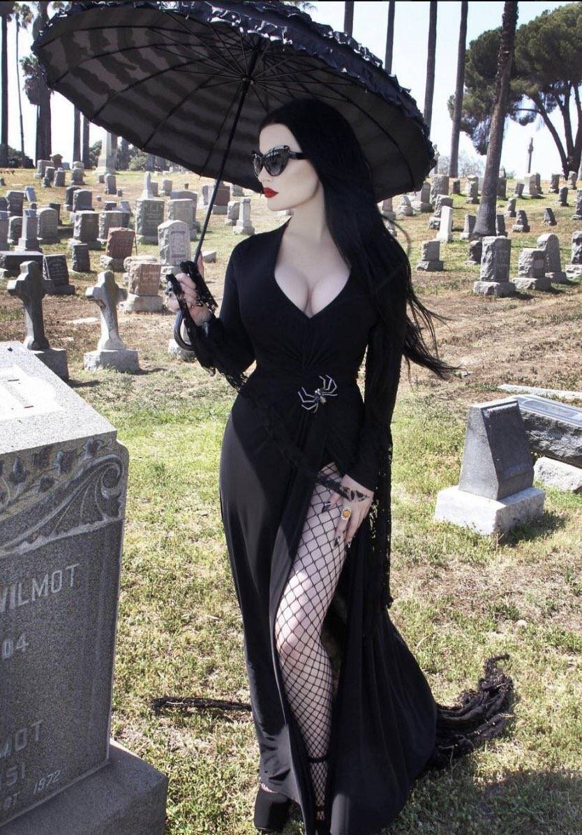 Pretty goth at the graveyard | Scrolller