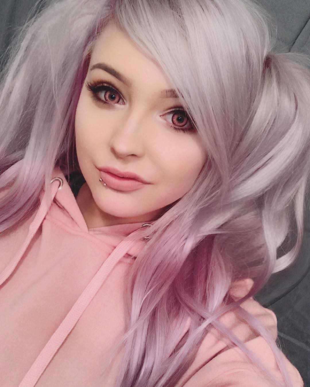 Pretty in pink | Scrolller