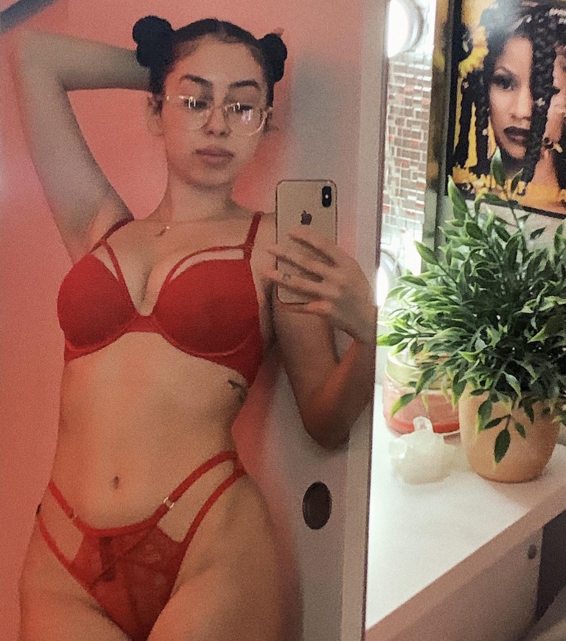 pretty in red ♡ | Scrolller