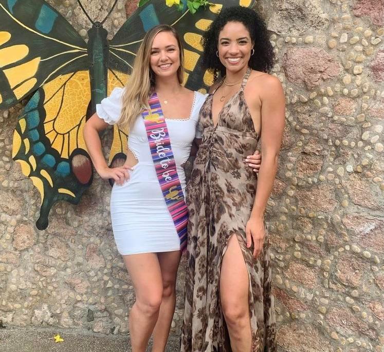 Pretty Ladies in Dresses | Scrolller