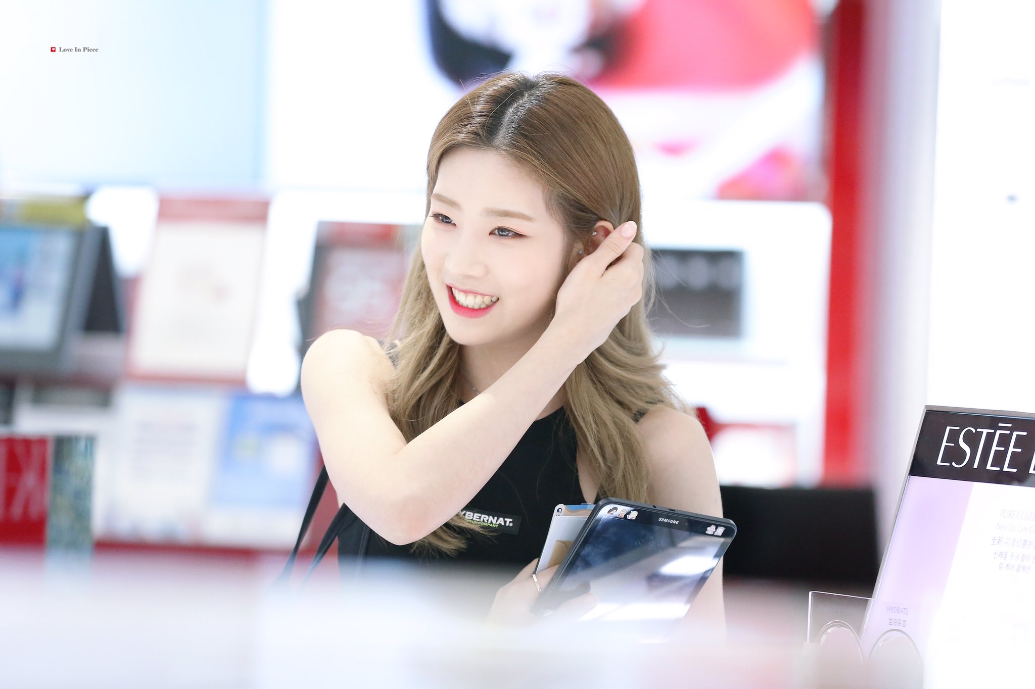 Pretty Lip Smile | Scrolller