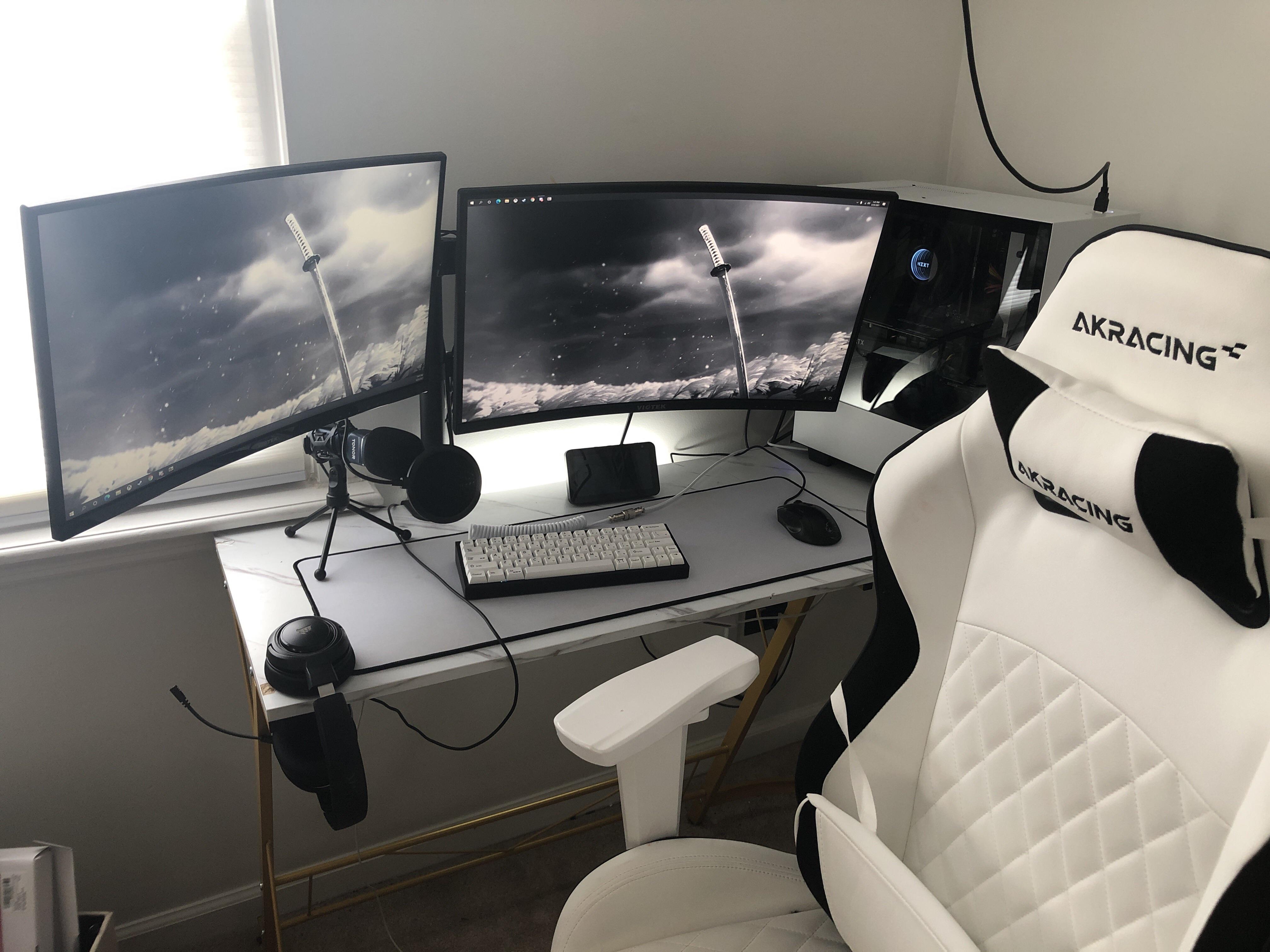 Pretty minimalist setup | Scrolller