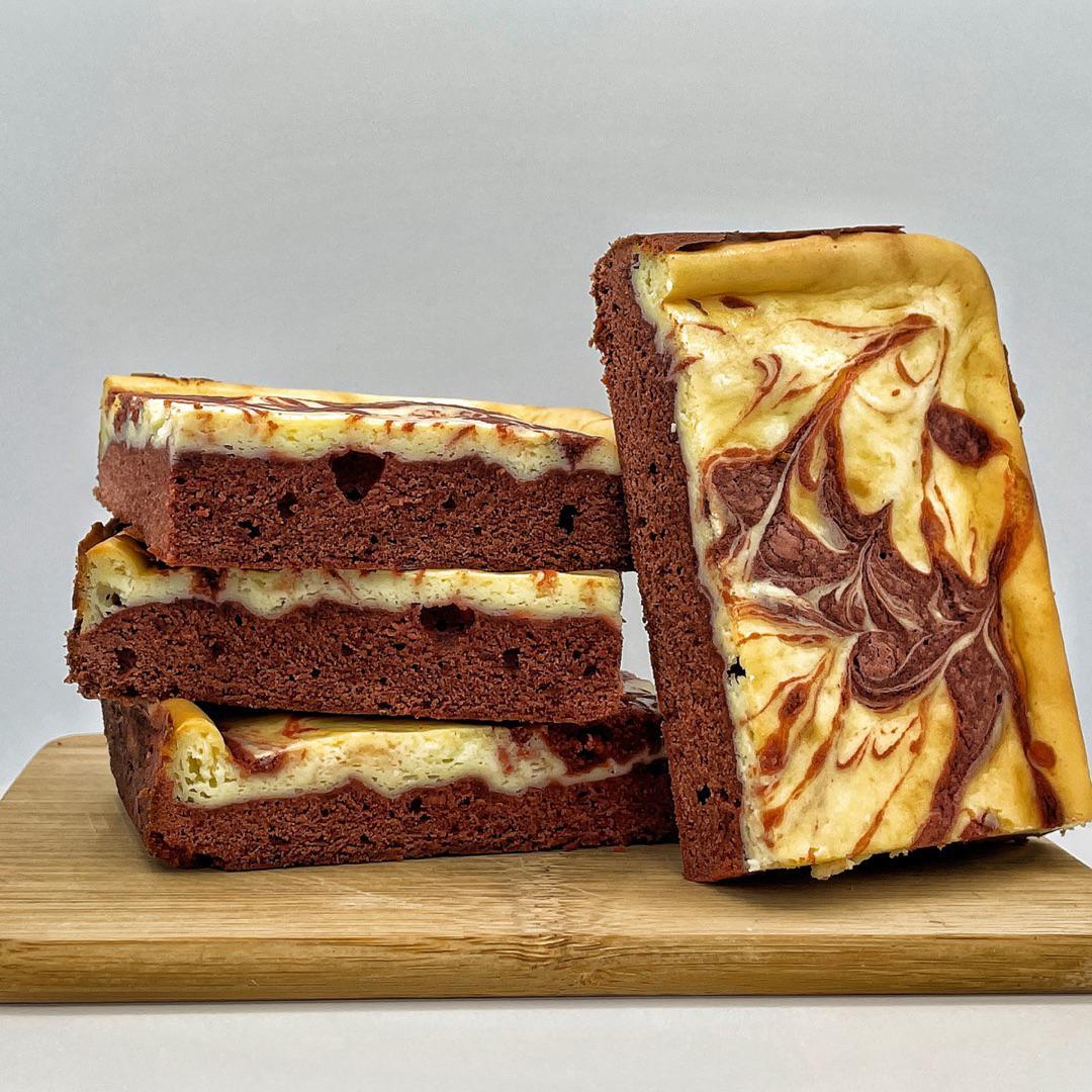 [Pro/Chef] Red Velvet Cheesecake Brownies | Scrolller
