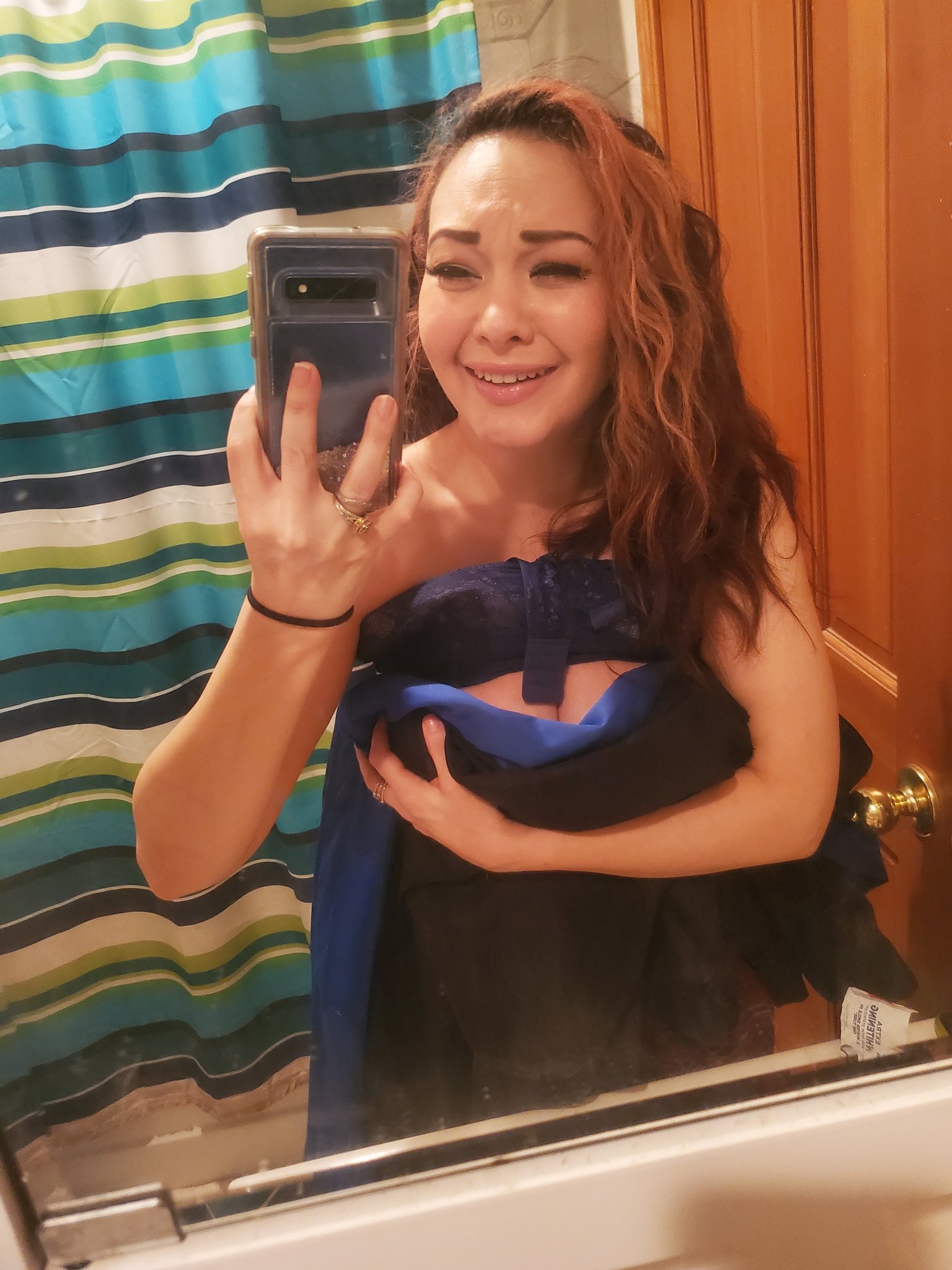 Problems when you have big boobs and get stuck in your top taking it off | Scrolller