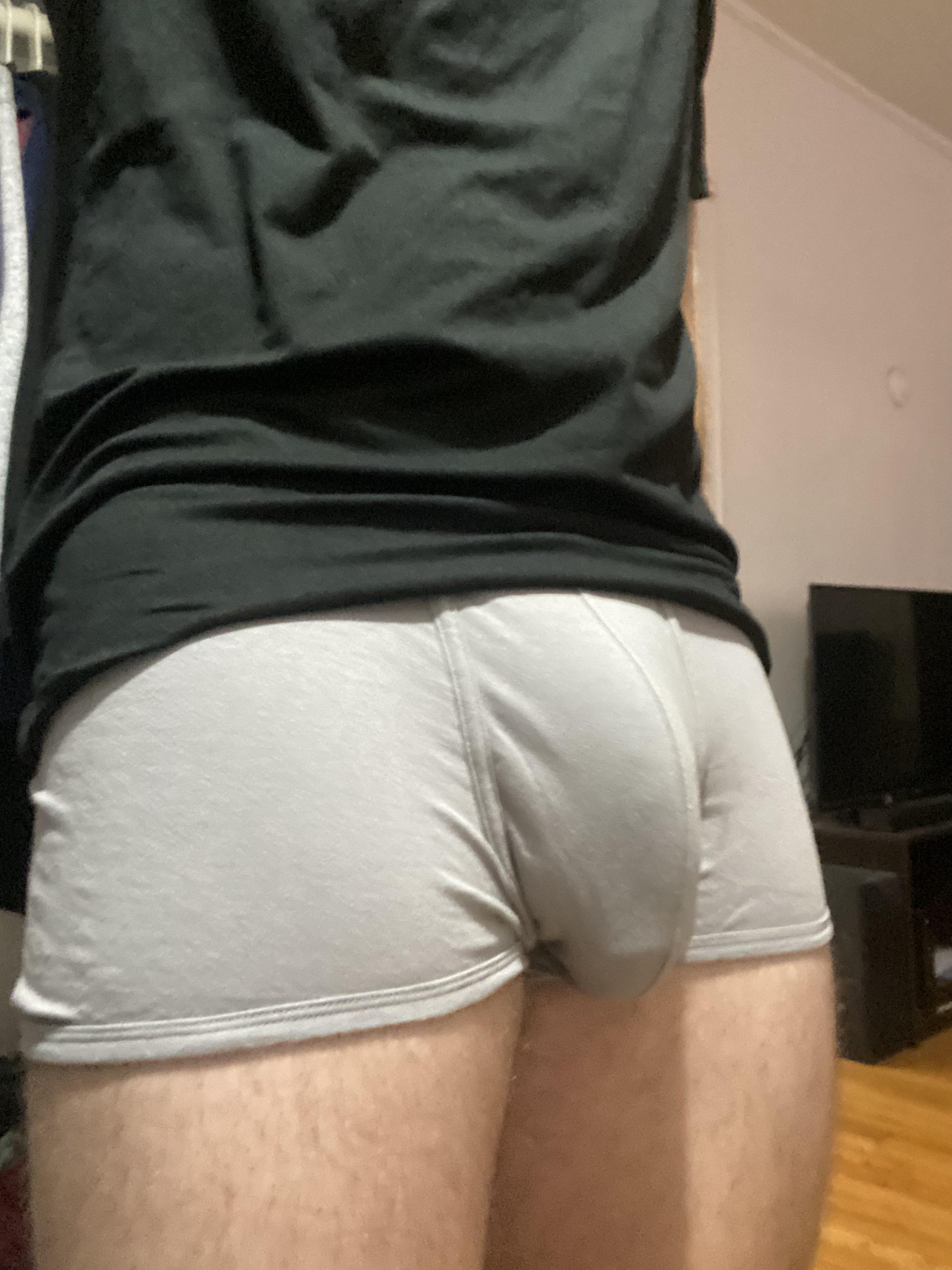 Proper gym attire | Scrolller