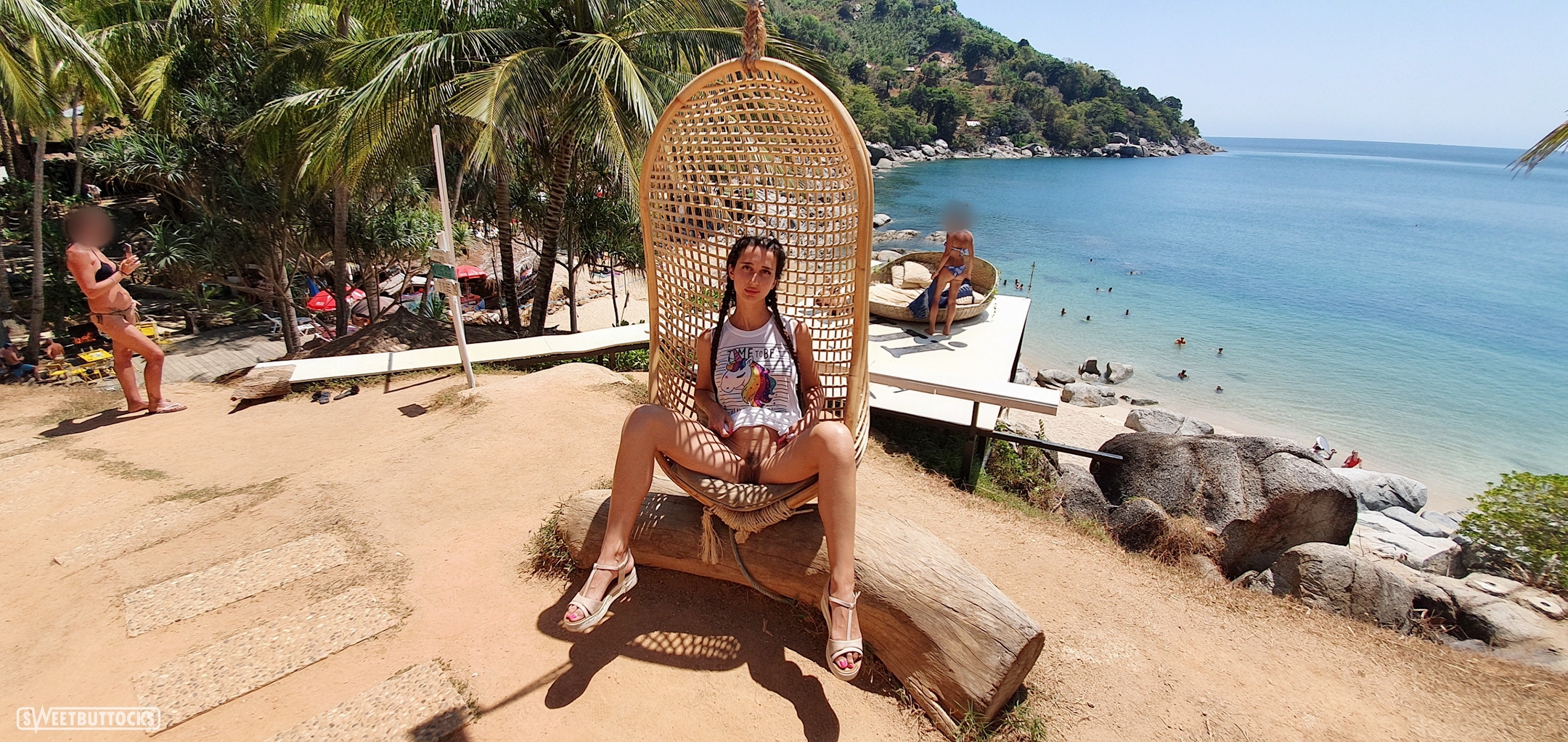 Public beach in Hawaii. | Scrolller