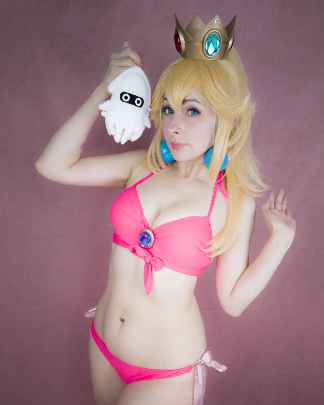 PuchysLove as Peach, Nintendo | Scrolller
