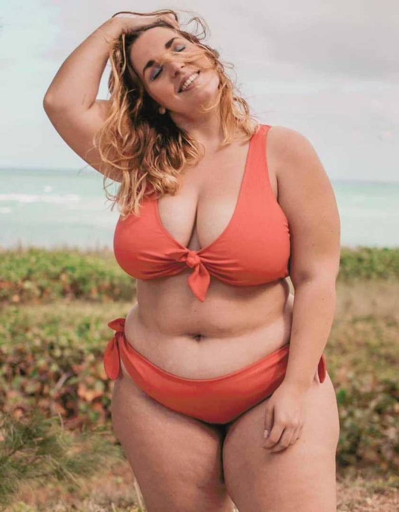 Pudgy cutie proudly wearing her bikini | Scrolller