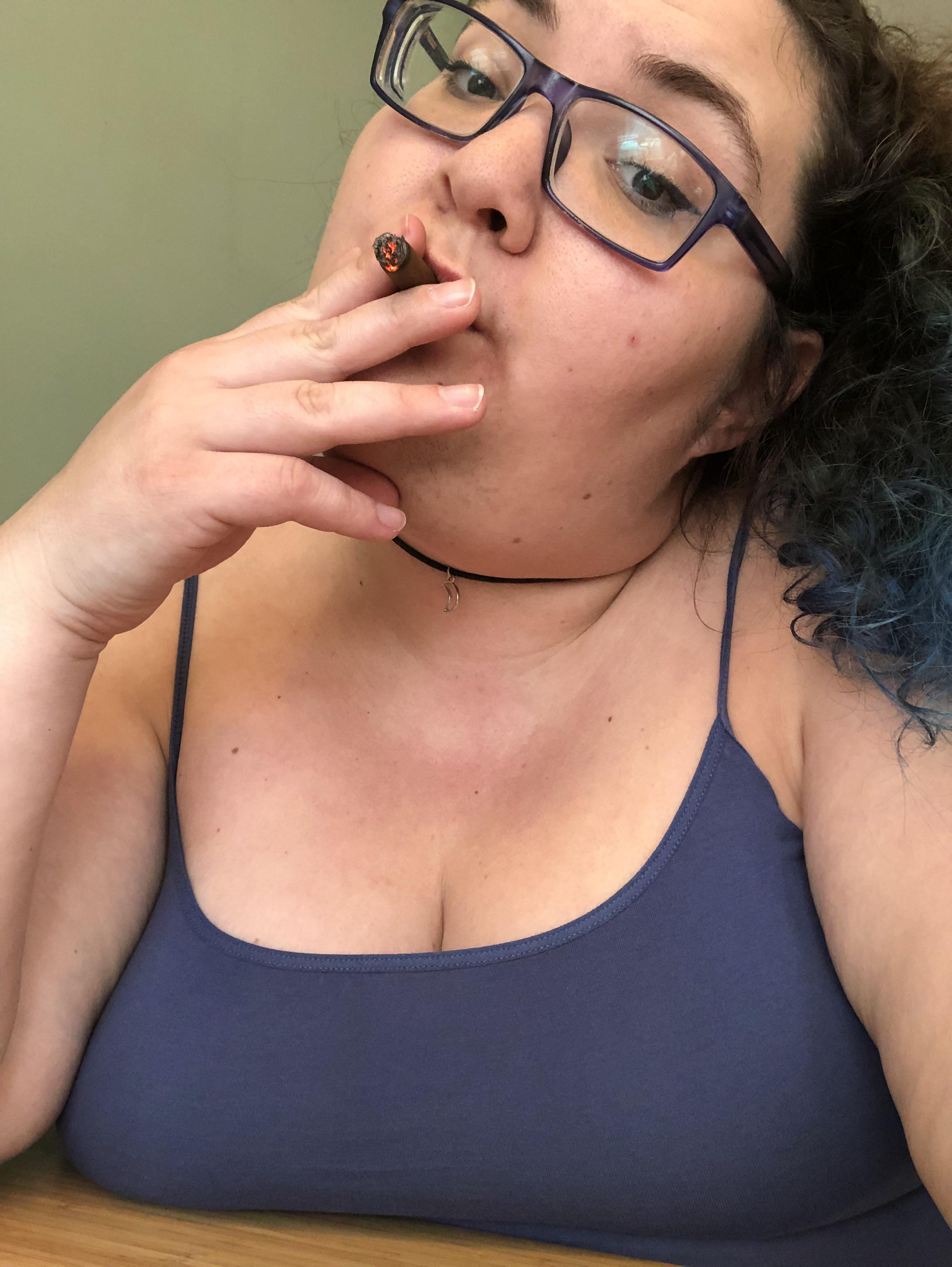 Puff, puff pass 💨💨😘 | Scrolller