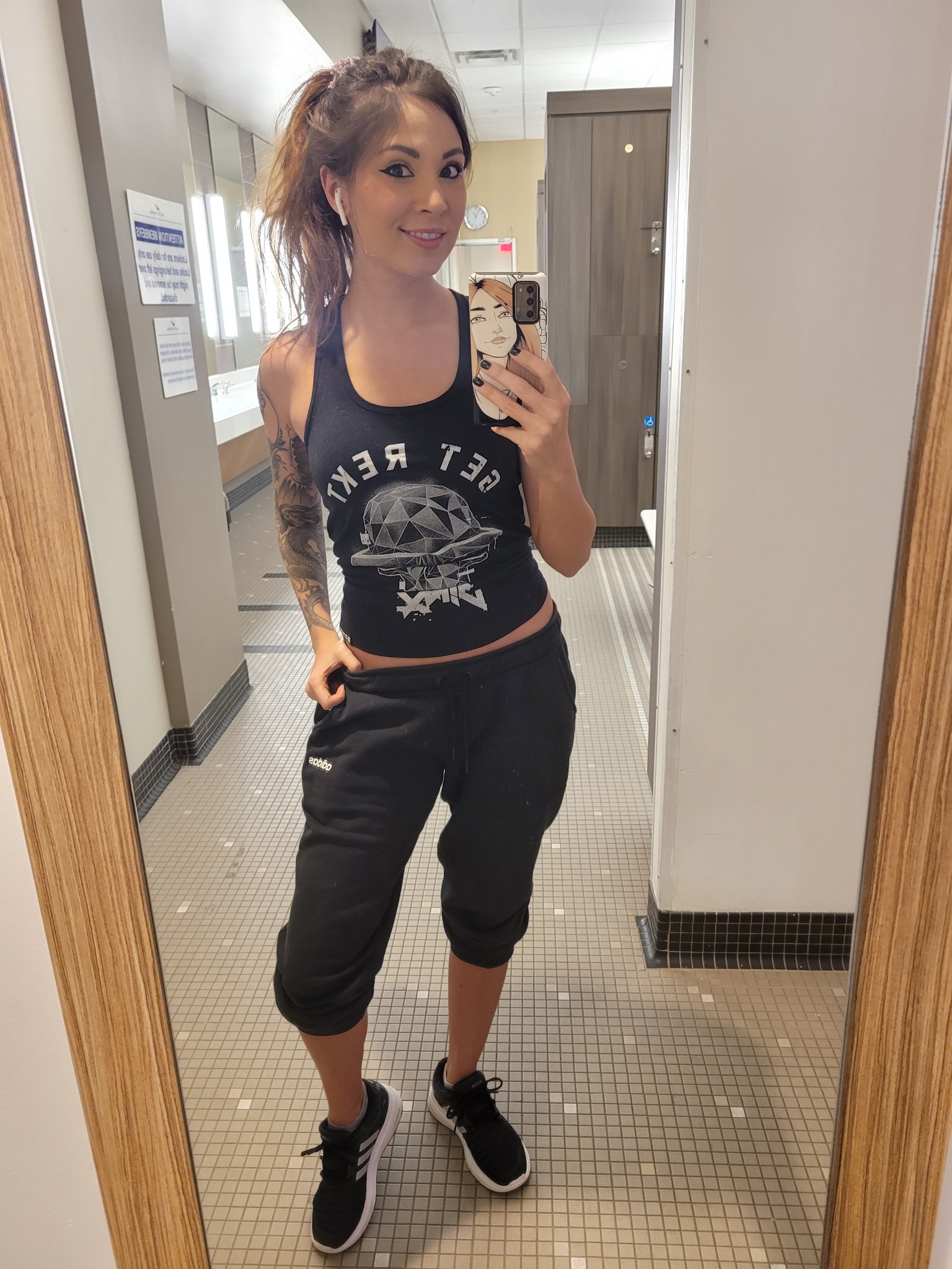 Pulling Down | Scrolller