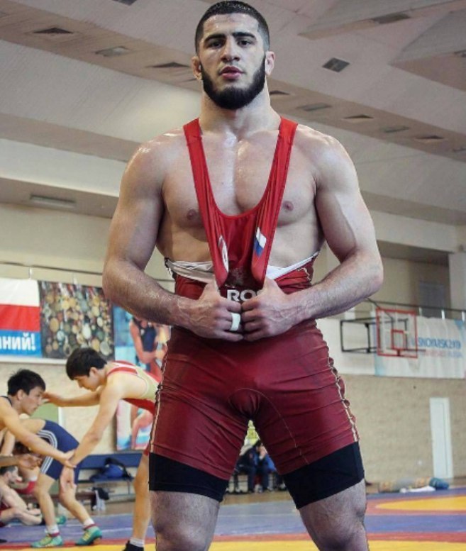 Pulling on his suit | Scrolller