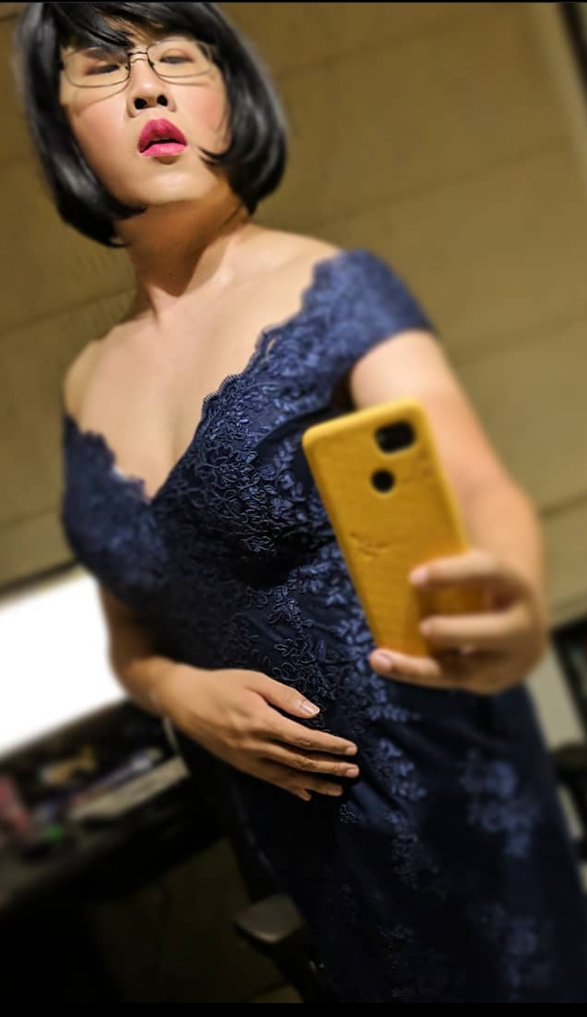 Putting on an evening gown 👠 | Scrolller