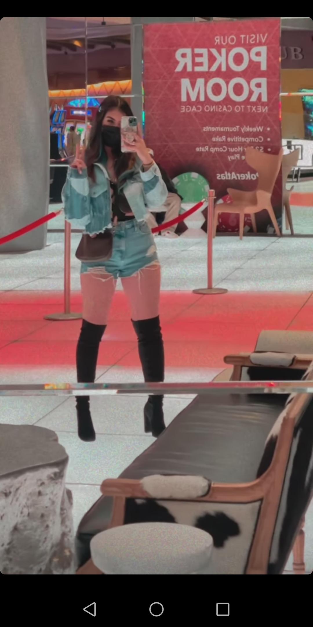 Ricas piernas de Nicole 🤤 | Scrolller