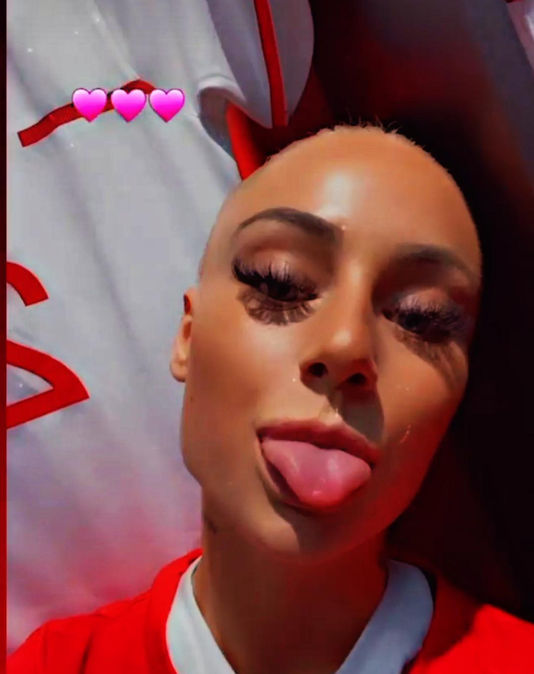 QUEEN ️ | Scrolller