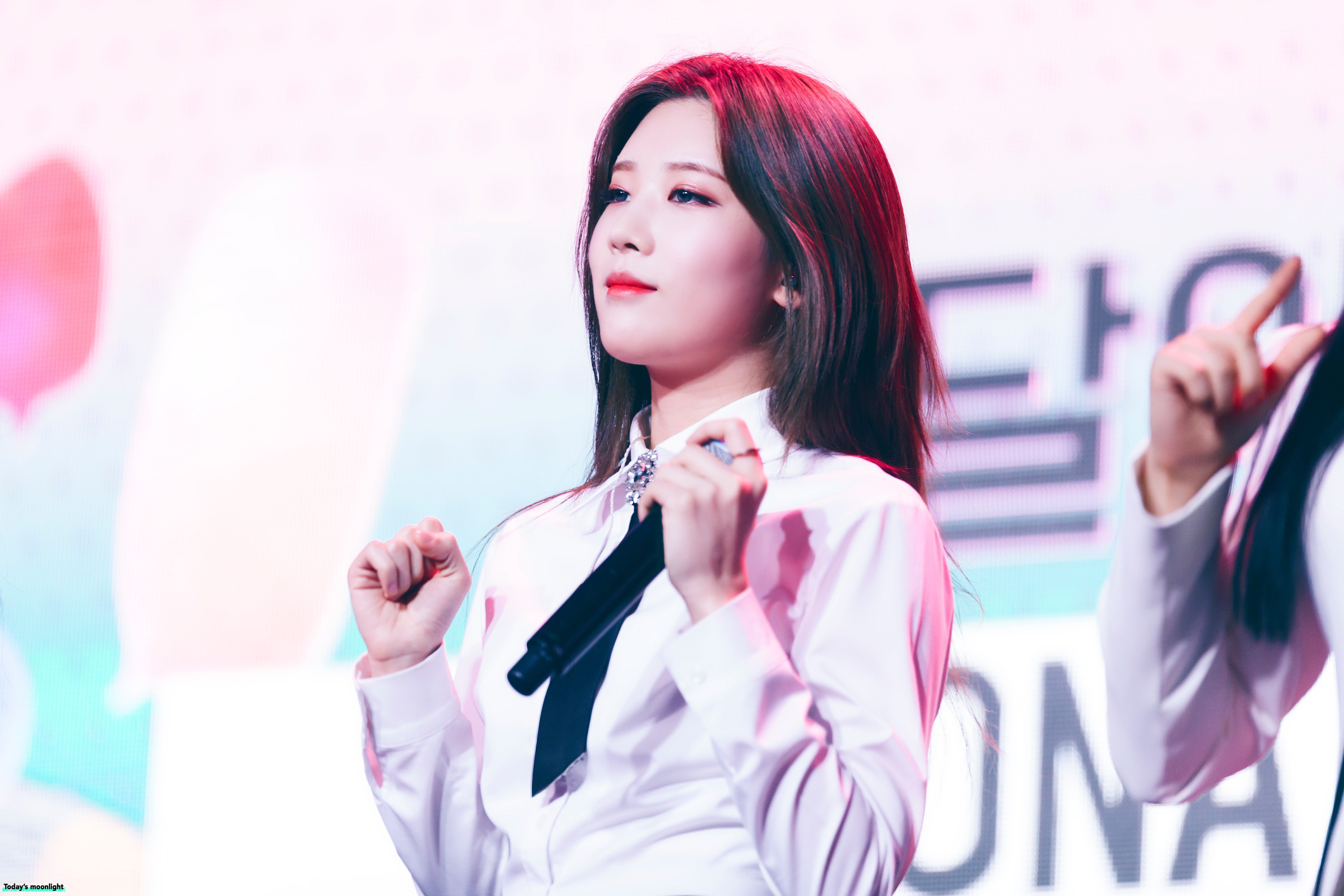 Queen Lip | Scrolller