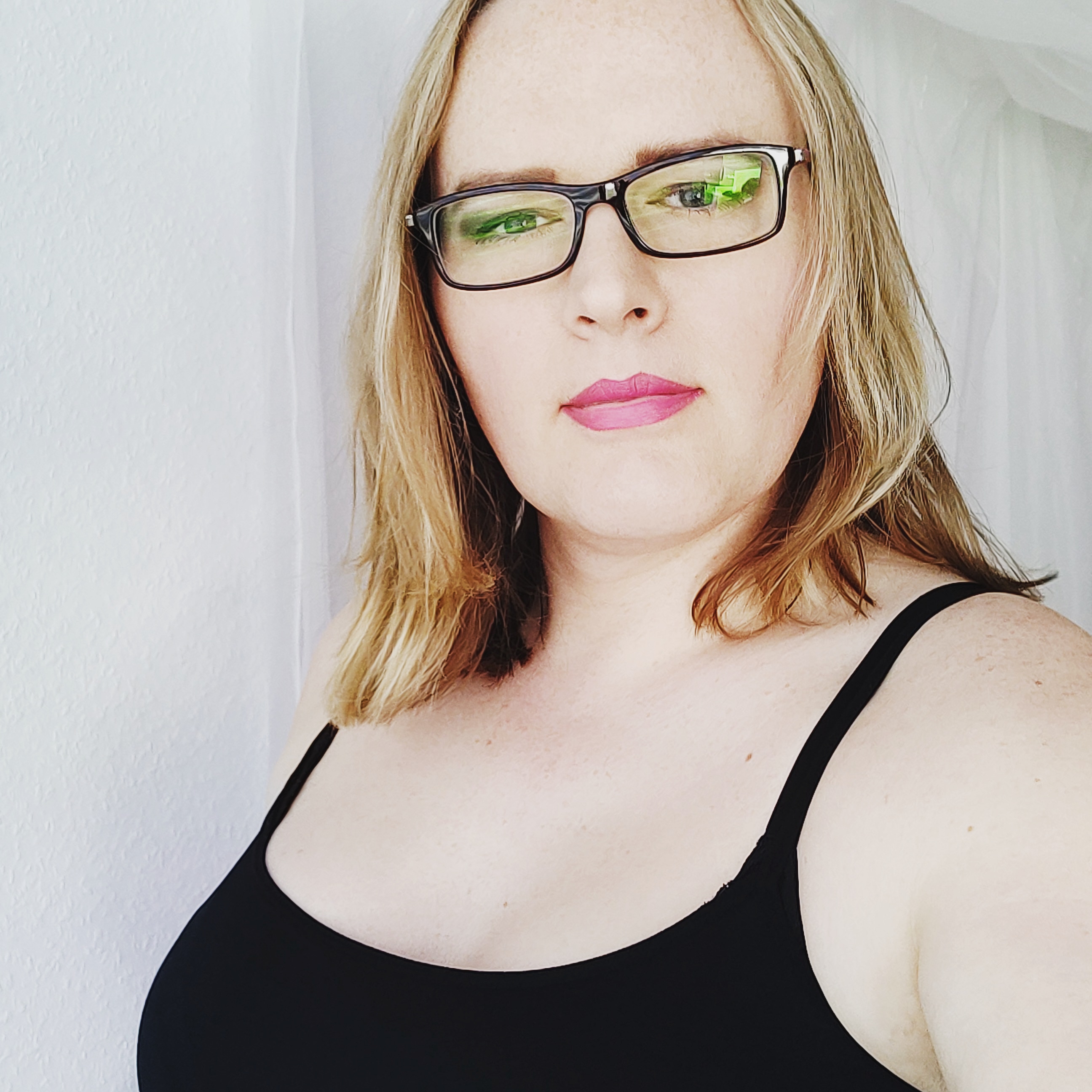 Quick Selfie (39+) | Scrolller