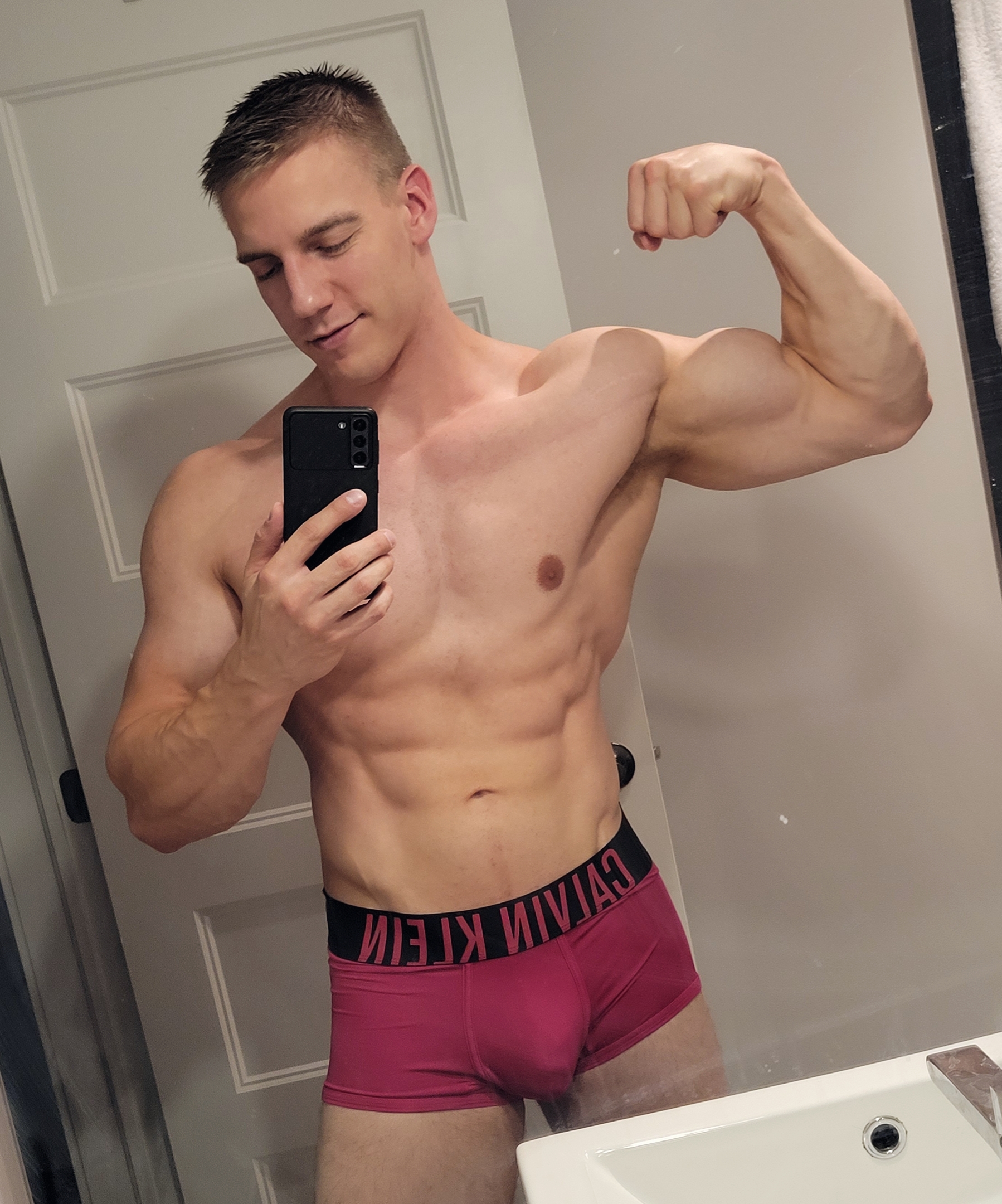 Quick selfie, after shower 😋 | Scrolller