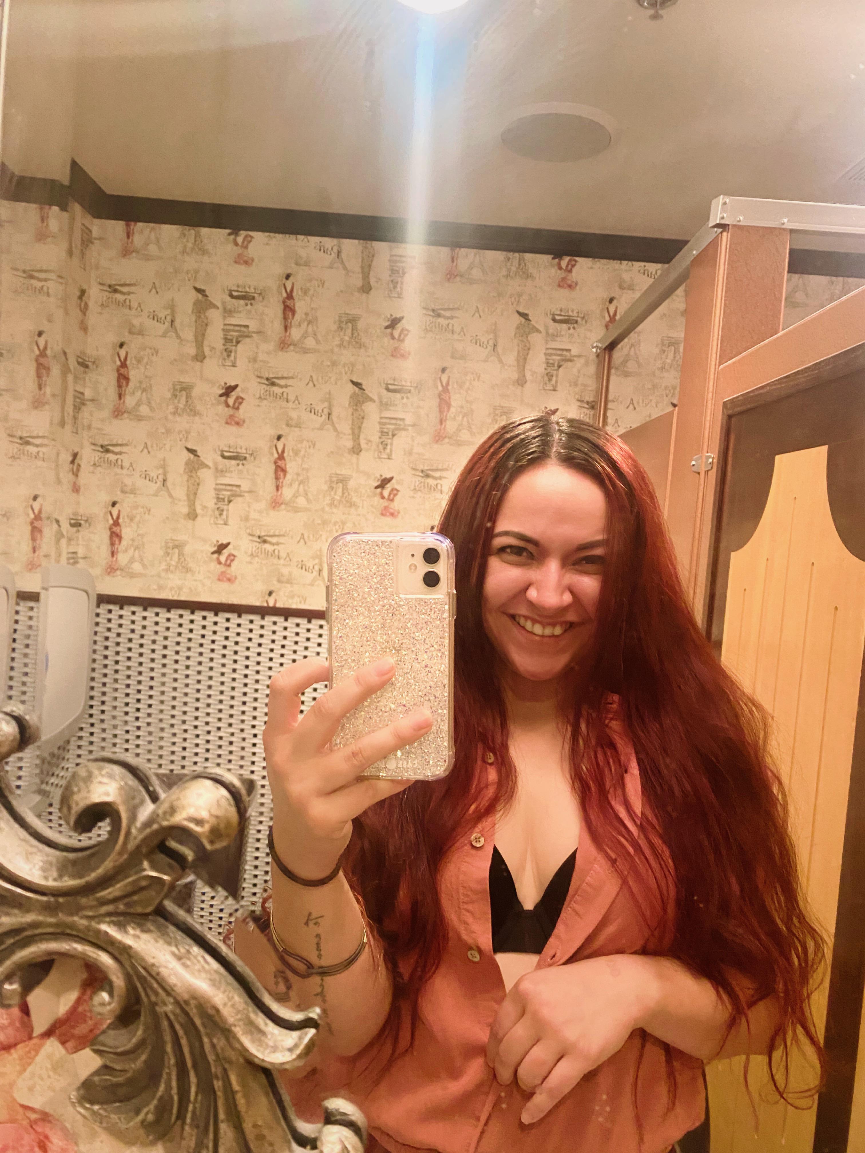 Quickie in the bathroom with me? 😉😘 | Scrolller