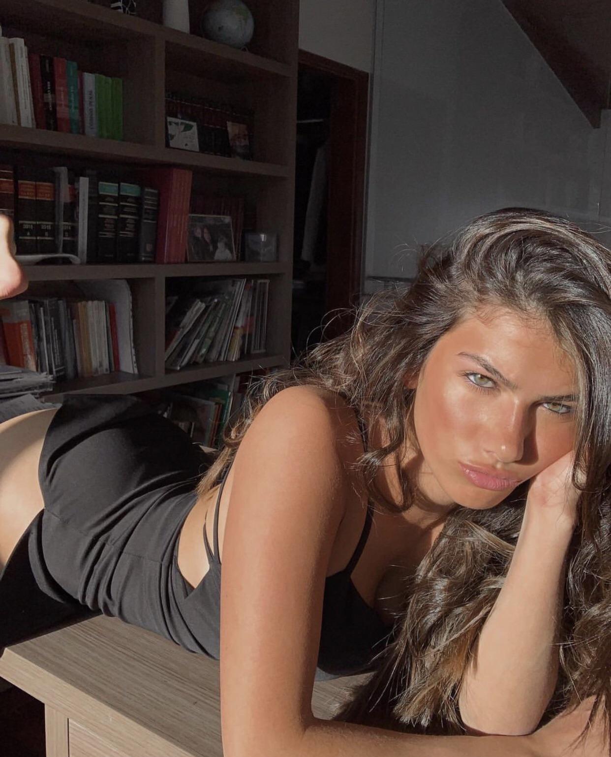 Quien para paja mostrando chicas y intercambiando fotos de la pija? | Scrolller