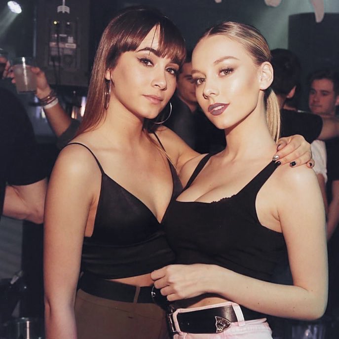 Quien puede evitar pajearse con estas dos?🤤🤤 | Scrolller