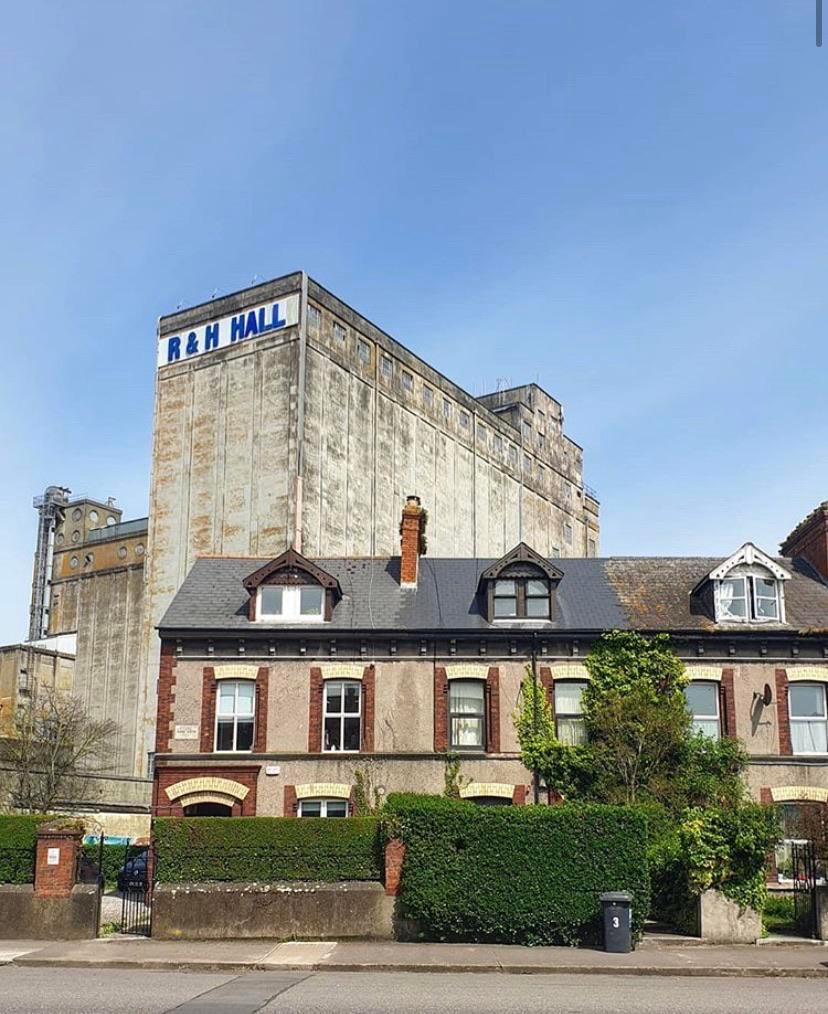 R & H Hall | Scrolller