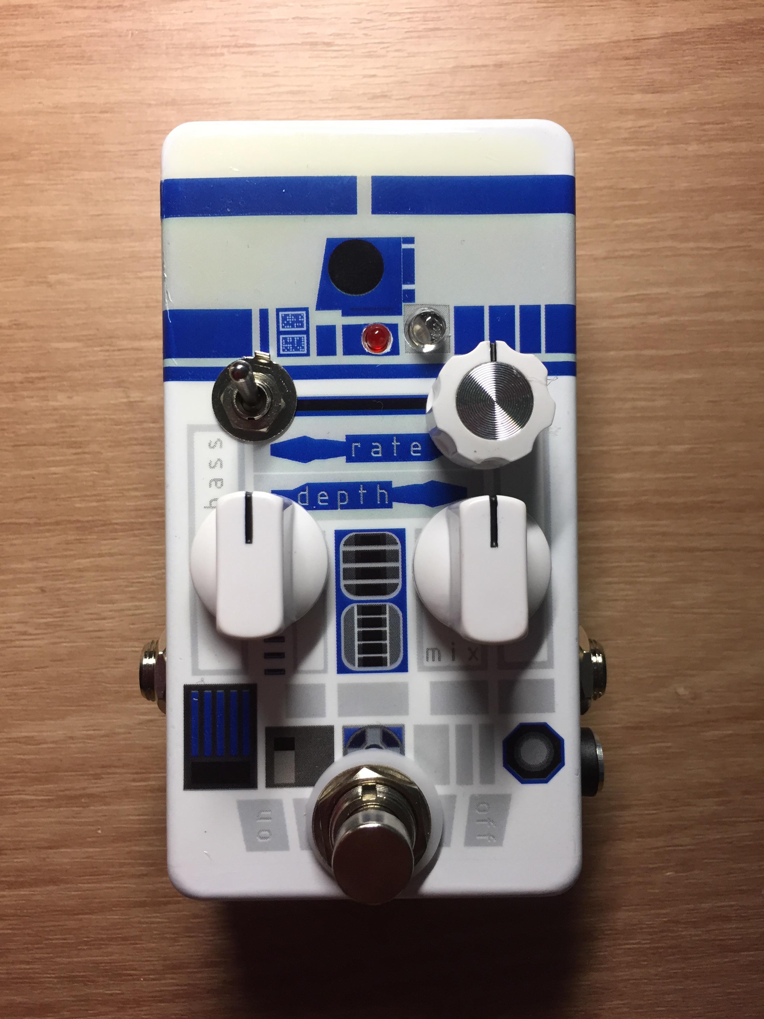R2D2 theme GLAM Chorus modded w/ bass boost and “mix” control | Scrolller