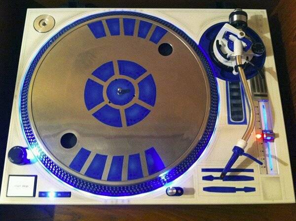 R2D2 turntable. Fuckin' awesome. | Scrolller