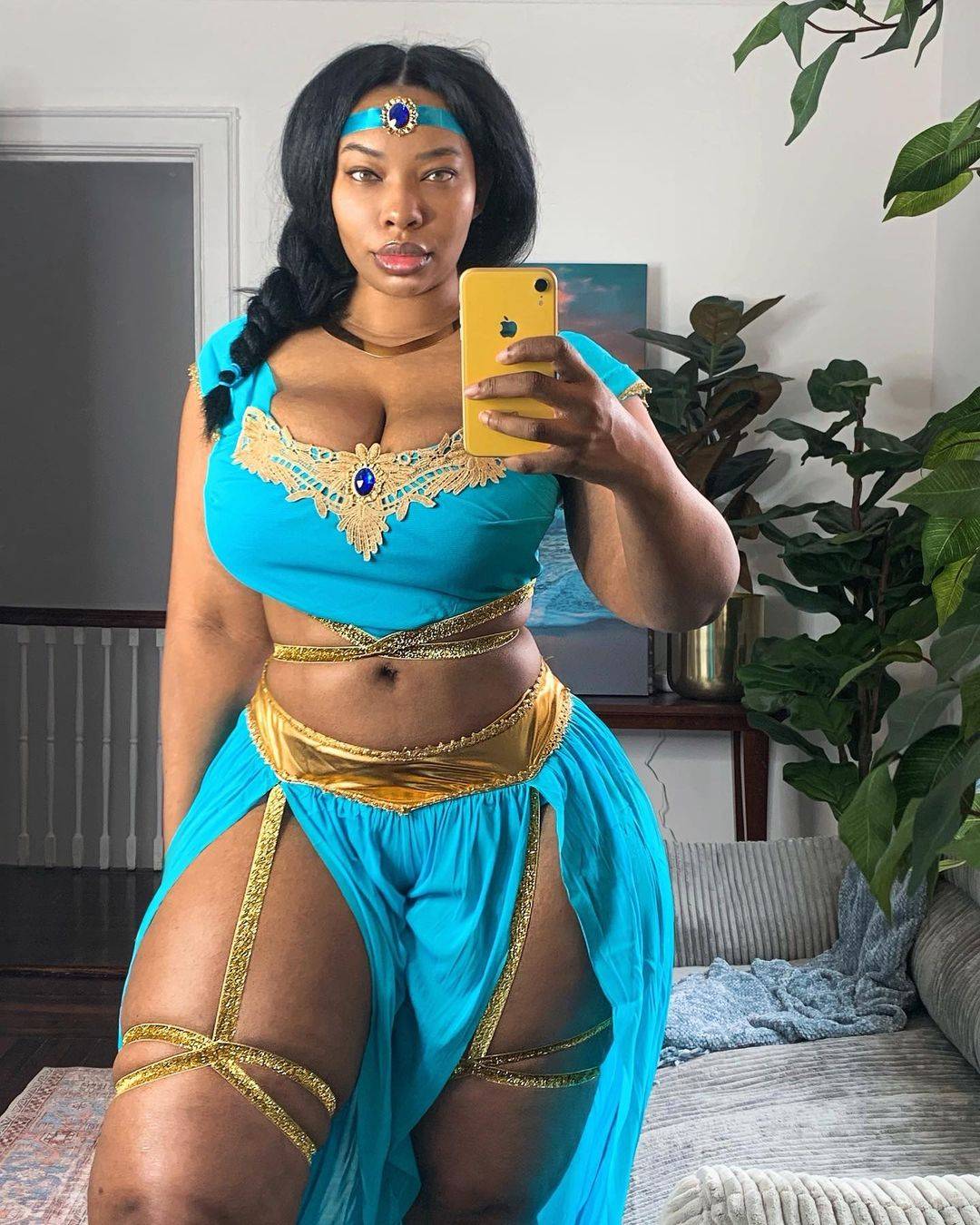 Rachel Storms as Princess Jasmine | Scrolller