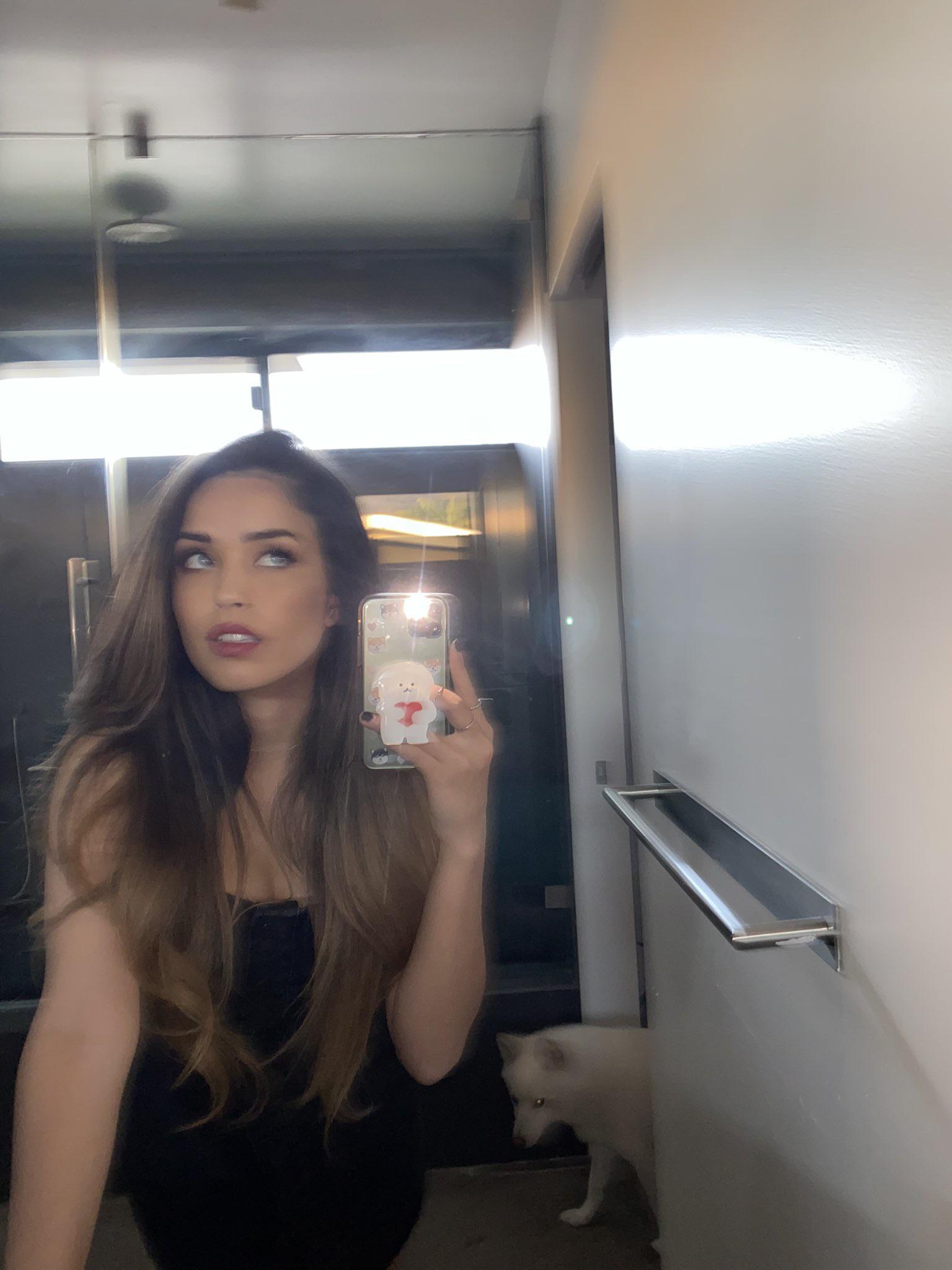 Rae Selfie | Scrolller