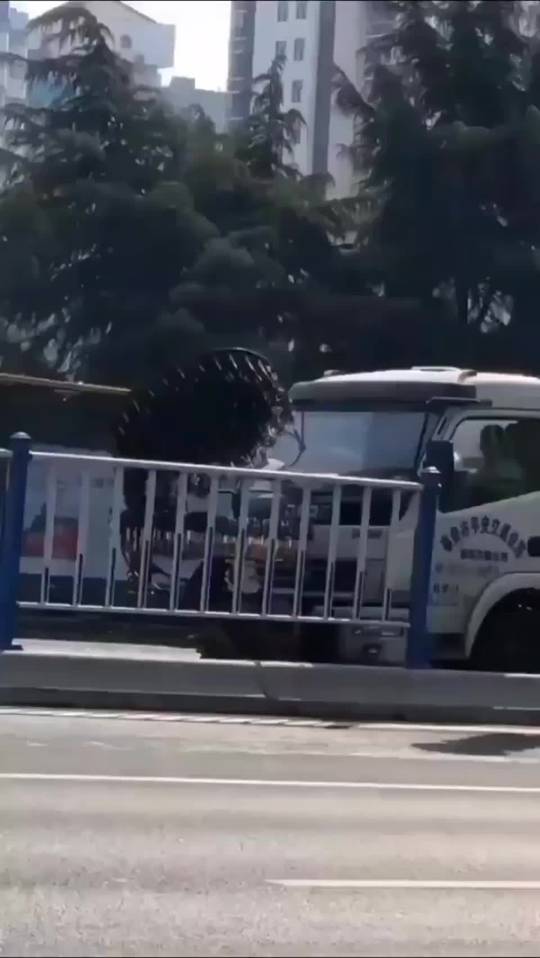 Railing scrubber | Scrolller