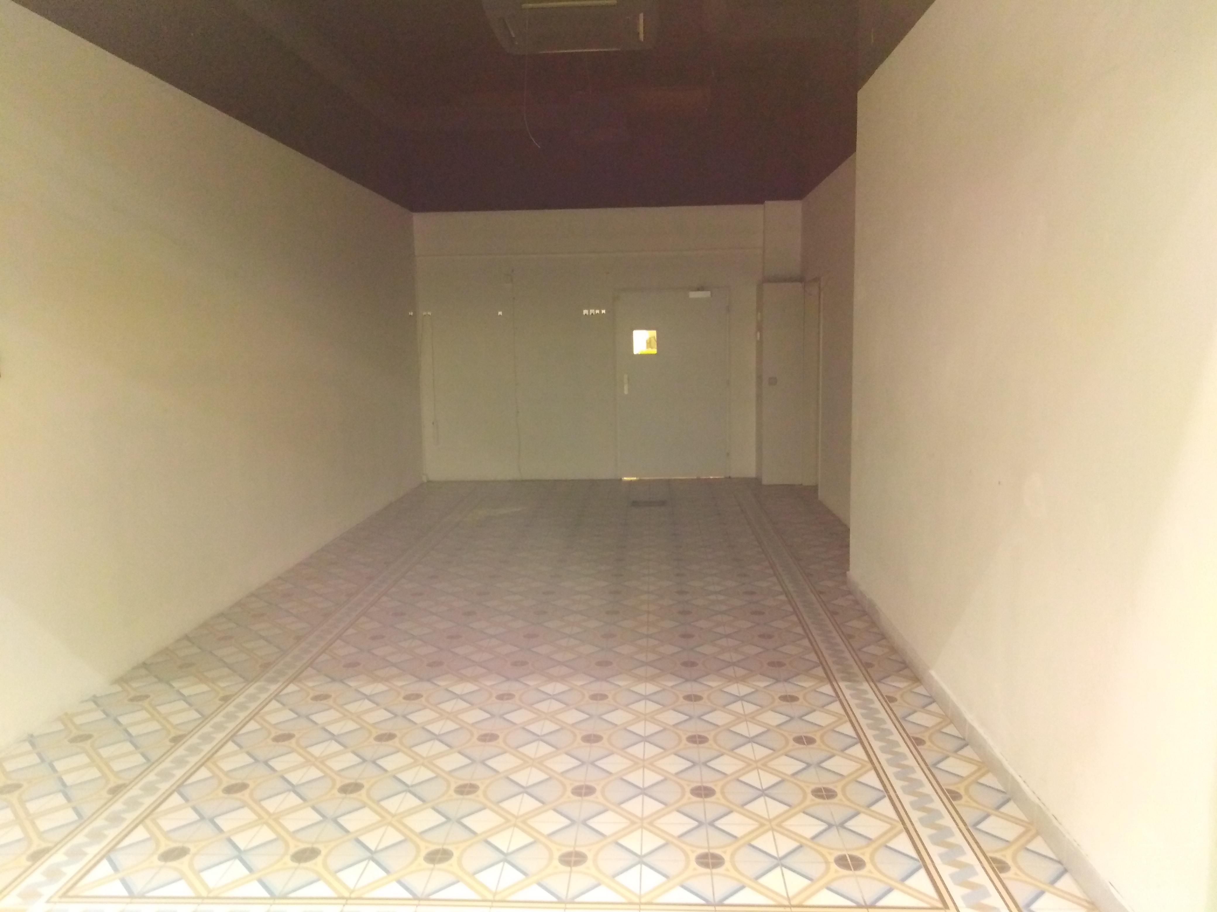 Random hallway in a mall | Scrolller