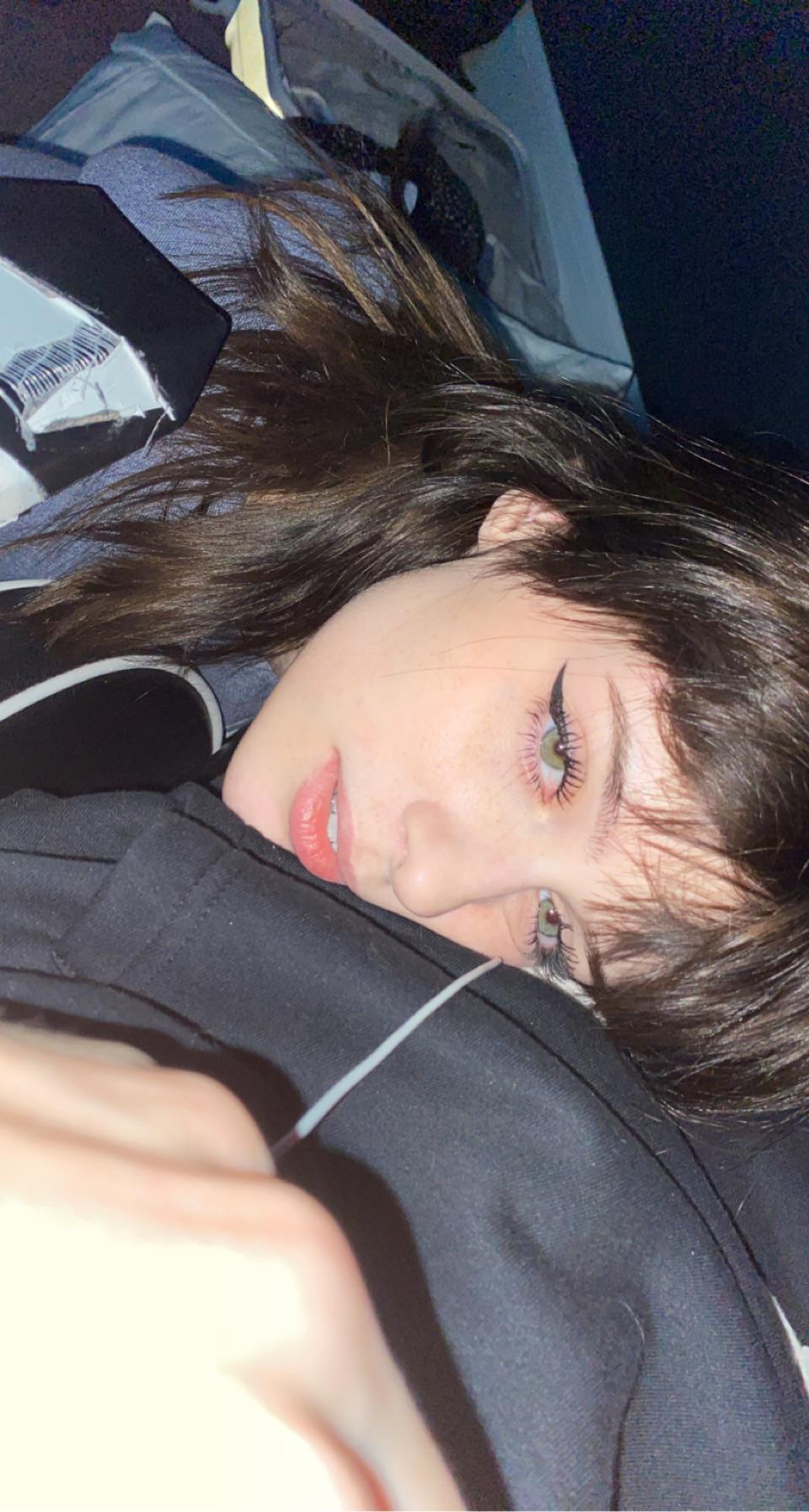 Random selfie for the followers☺️🖤 | Scrolller