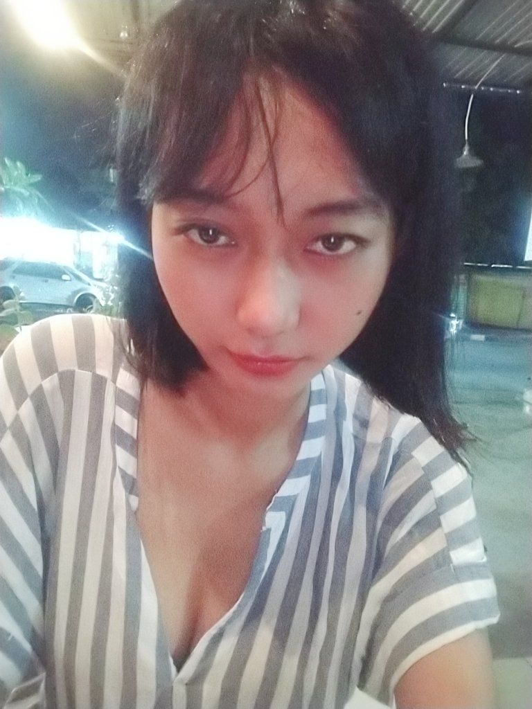 Random selfie in the wild | Scrolller