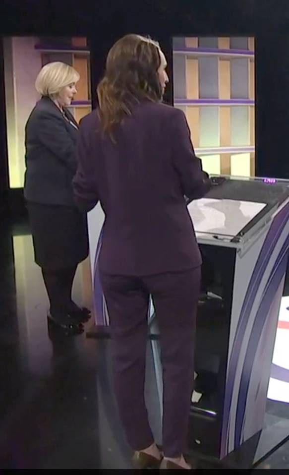 Rare angle of Jacinda's ass at leaders debate | Scrolller