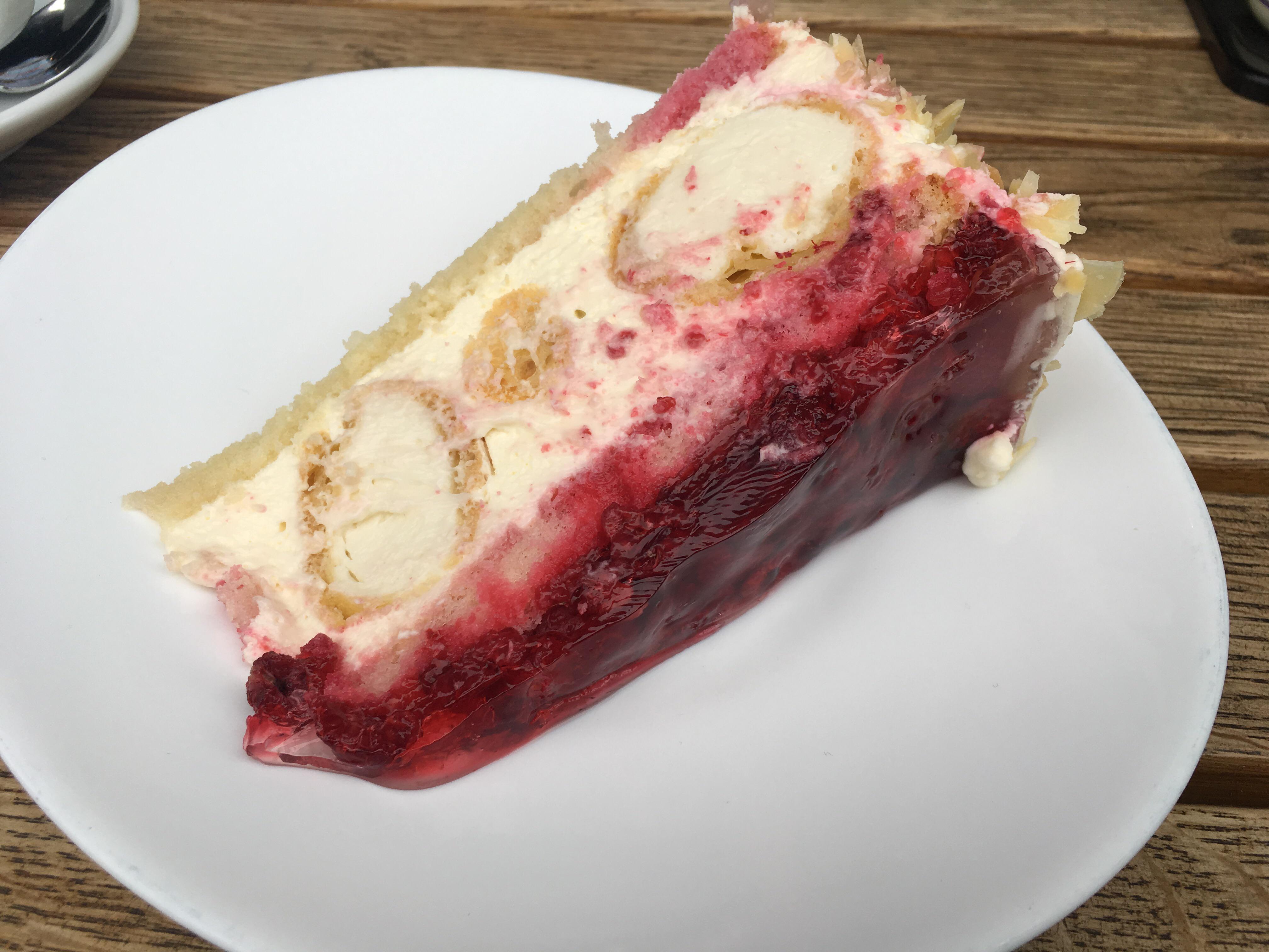 Raspberry Eclair Cake | Scrolller