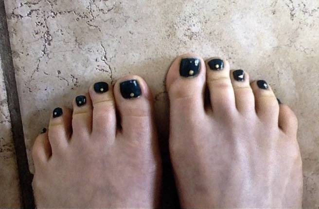 Would you accept feet pics from me whenever I send them to you? | Scrolller