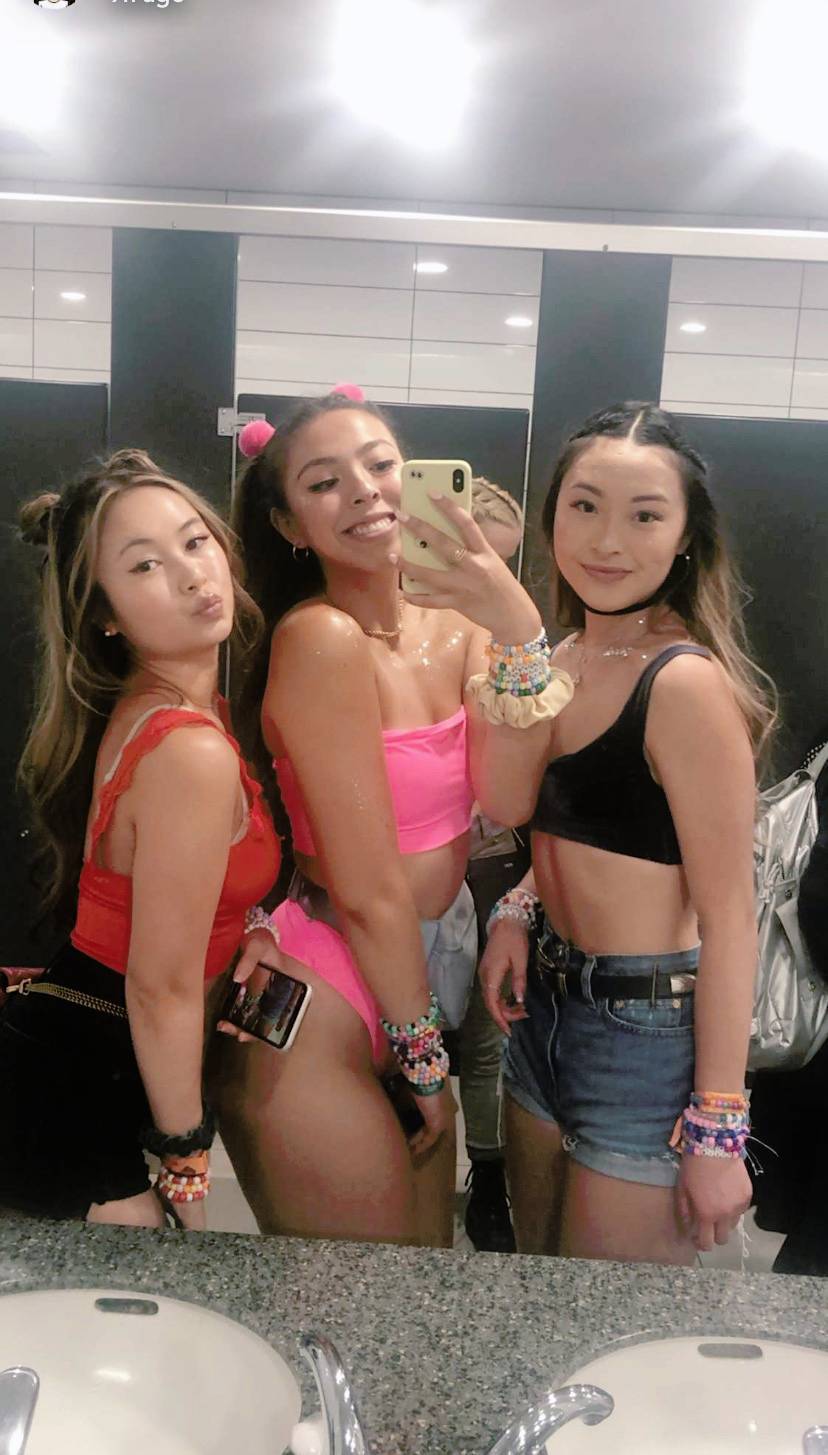 Rave bathroom | Scrolller